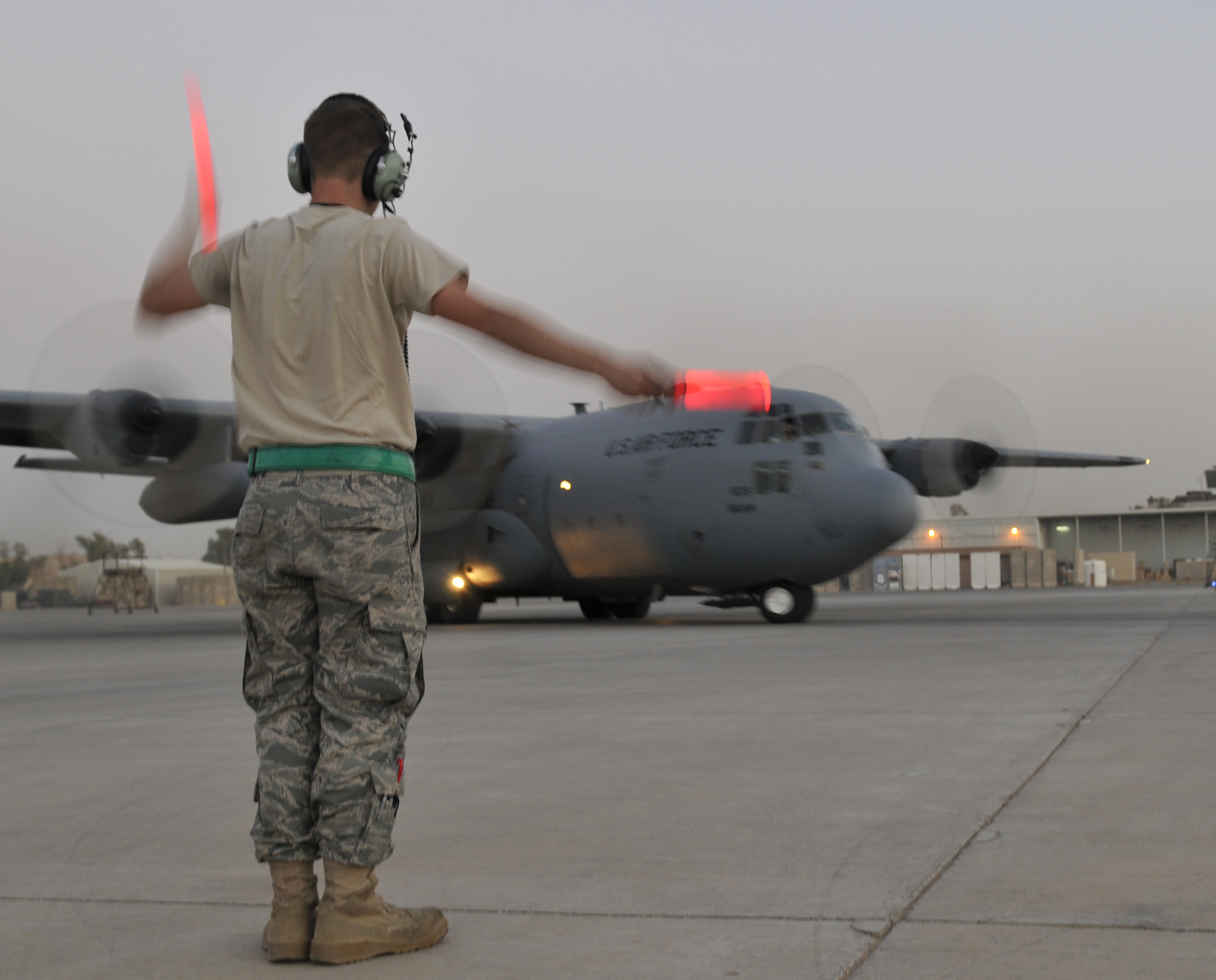 777th EAS/EAMU own the night > Little Rock Air Force Base > Display