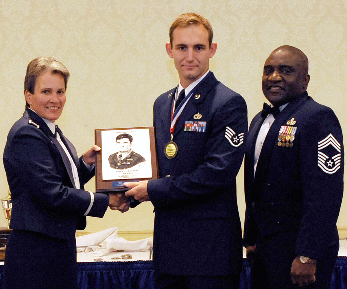 38 Airmen graduate from ALS: 437 APS claims Levitow Award > Joint Base ...
