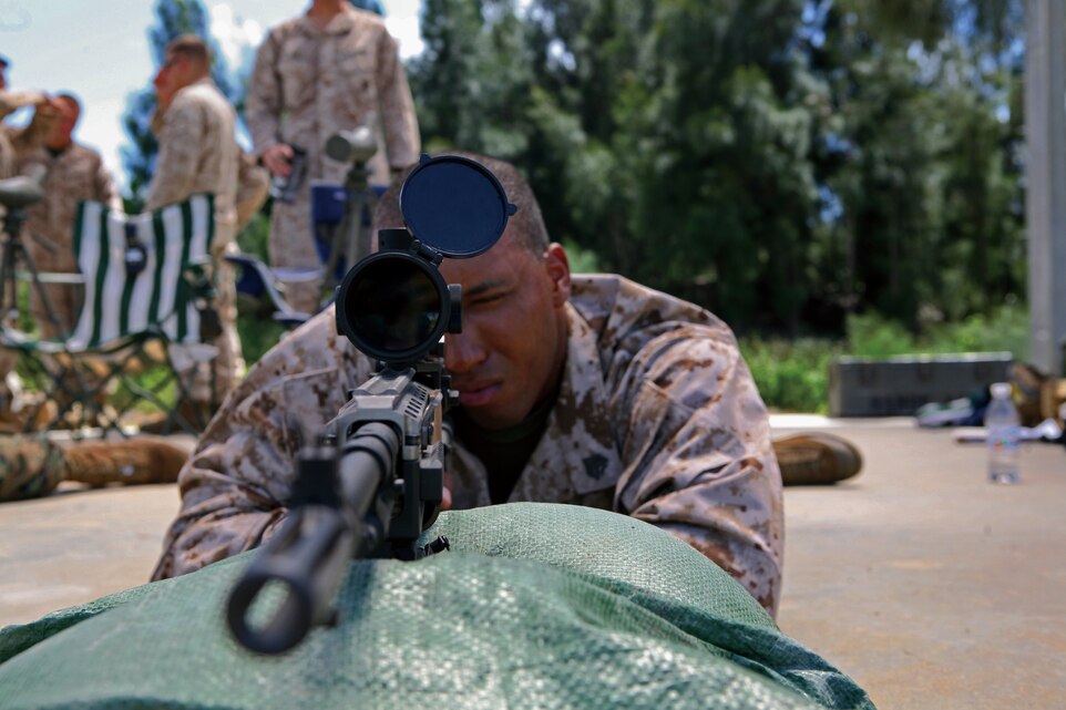 Military Police train to be marksmen > Marine Corps Installations ...