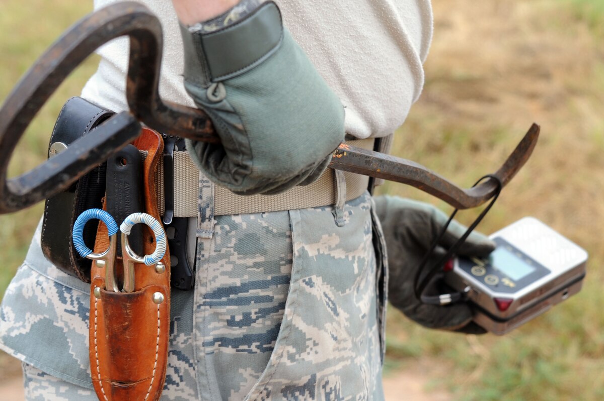 Down and dirty with the cable dogs > Barksdale Air Force Base > Display