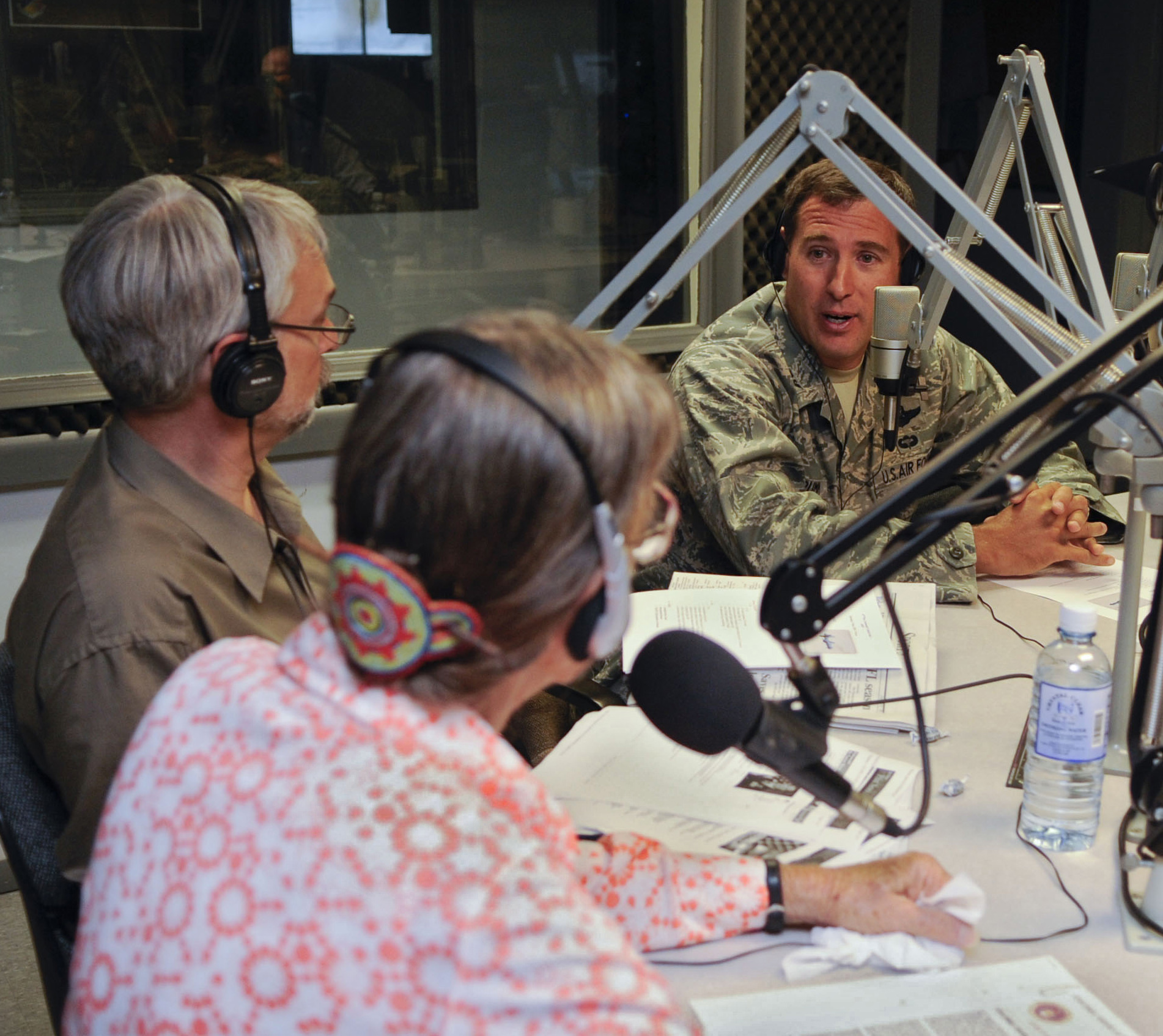 Wing commander takes to airwaves > Holloman Air Force Base > Article ...