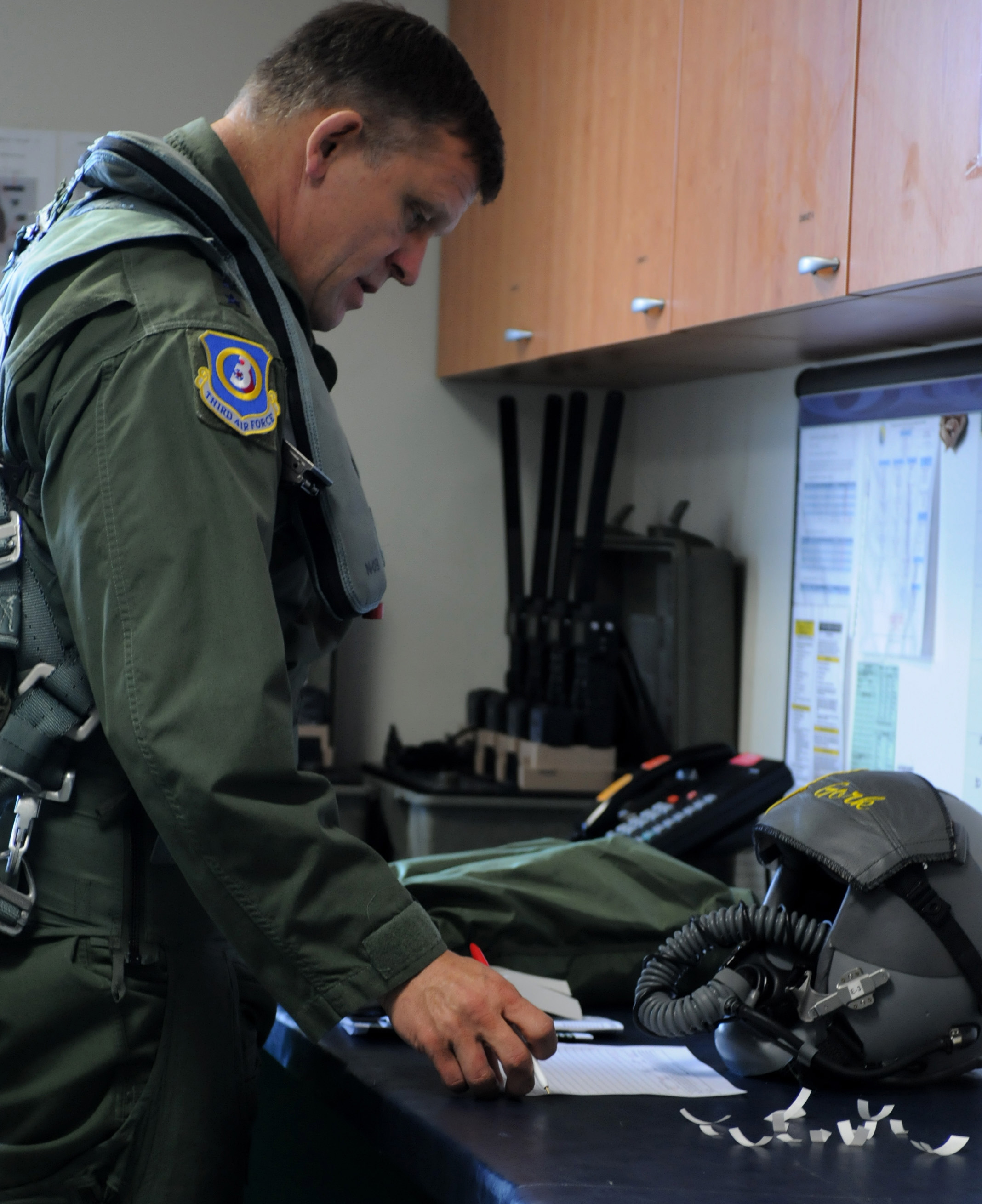 Lt. Gen. Gorenc visits Aviano