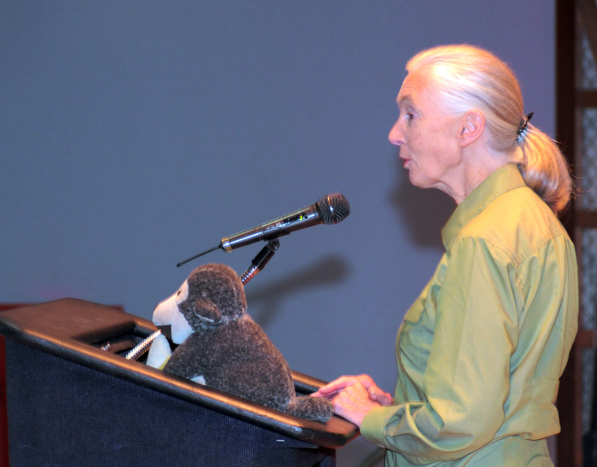 Dr. Jane Goodall visits Yokota youth > Yokota Air Base > Article Display