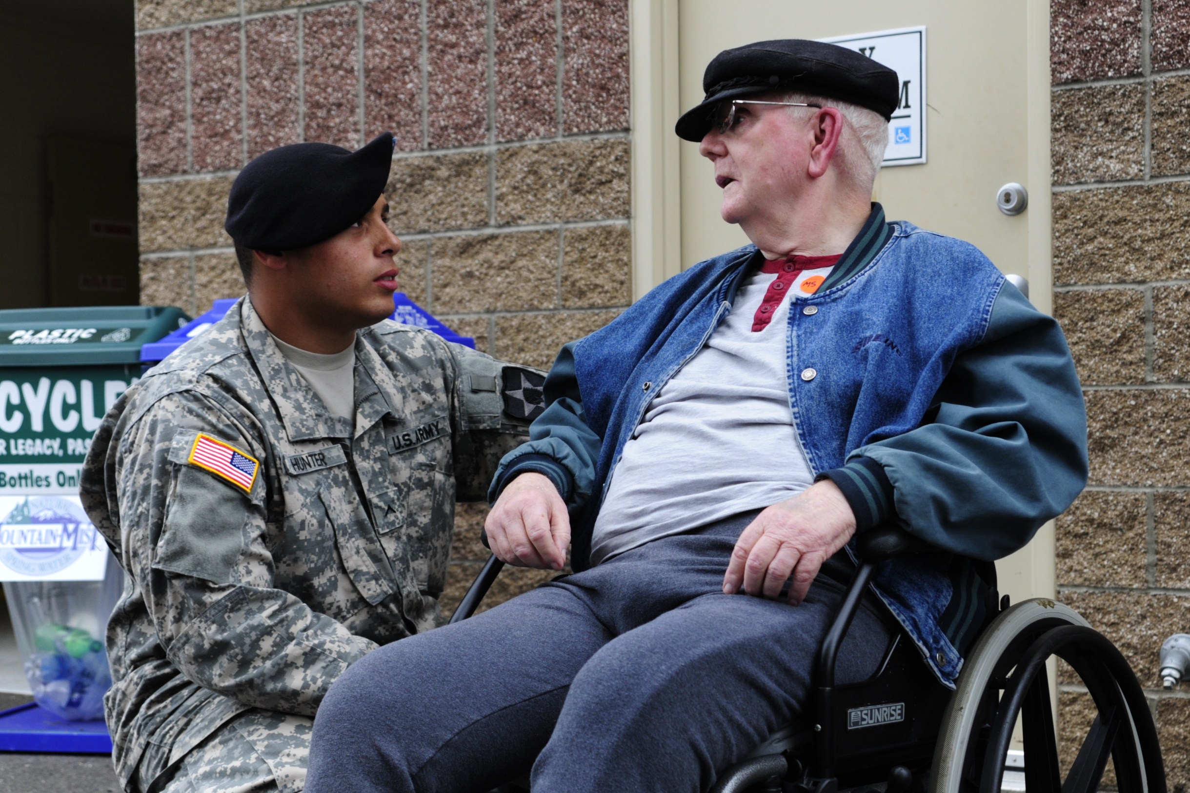 Servicemembers escort veterans to local fair > Air Force > Article Display