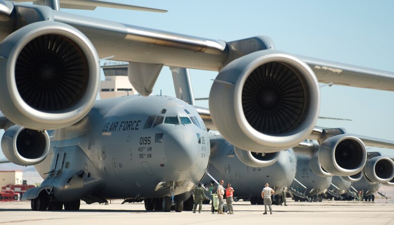 Seven C-17s participate in formation flight testing > Air Force ...
