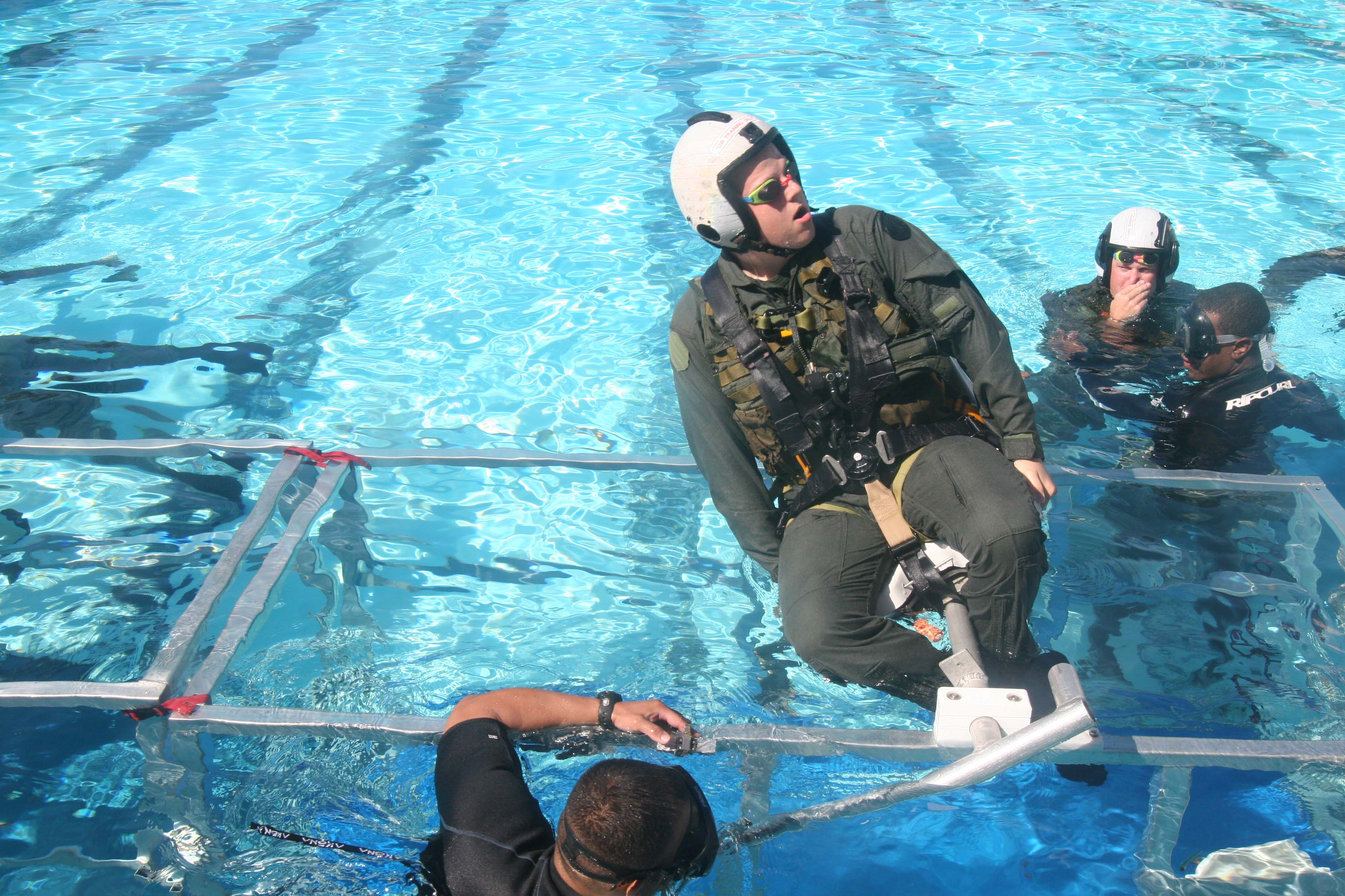 ‘Dunker’ training test pilots, crewmen survival skills > Marine Corps ...
