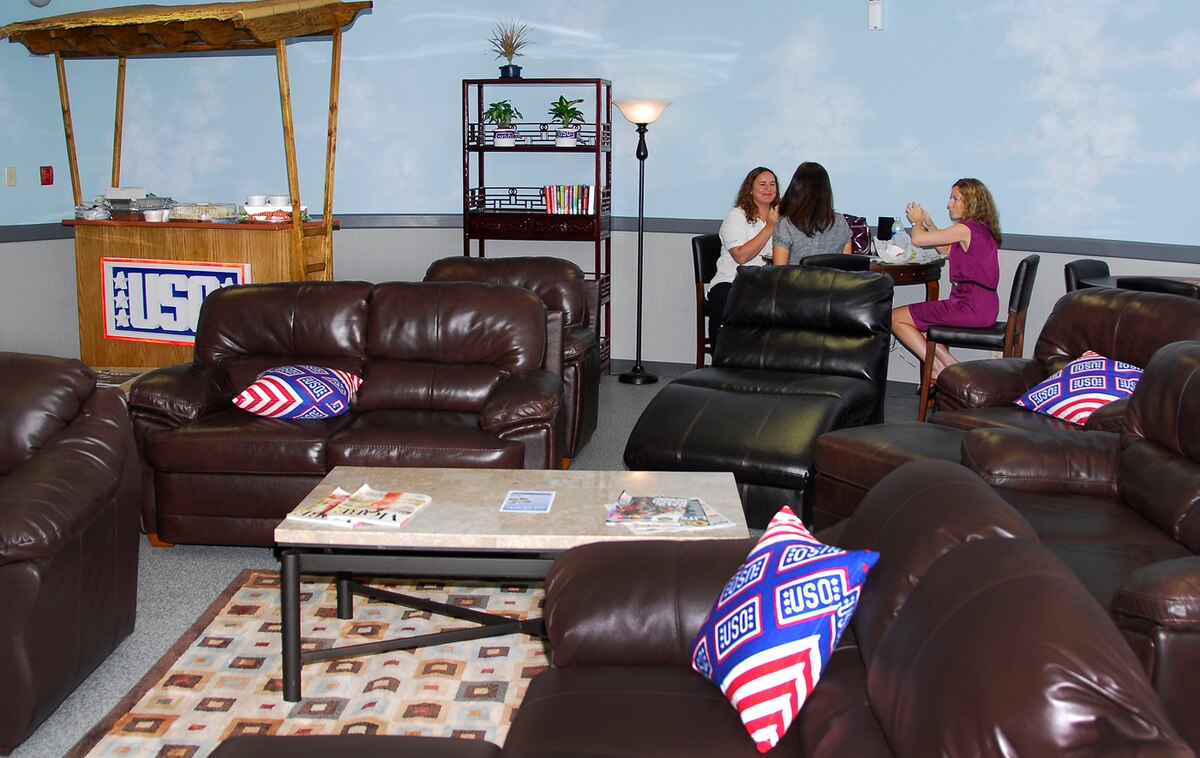 AMC terminal USO lounge gets facelift > Kadena Air Base > Article Display
