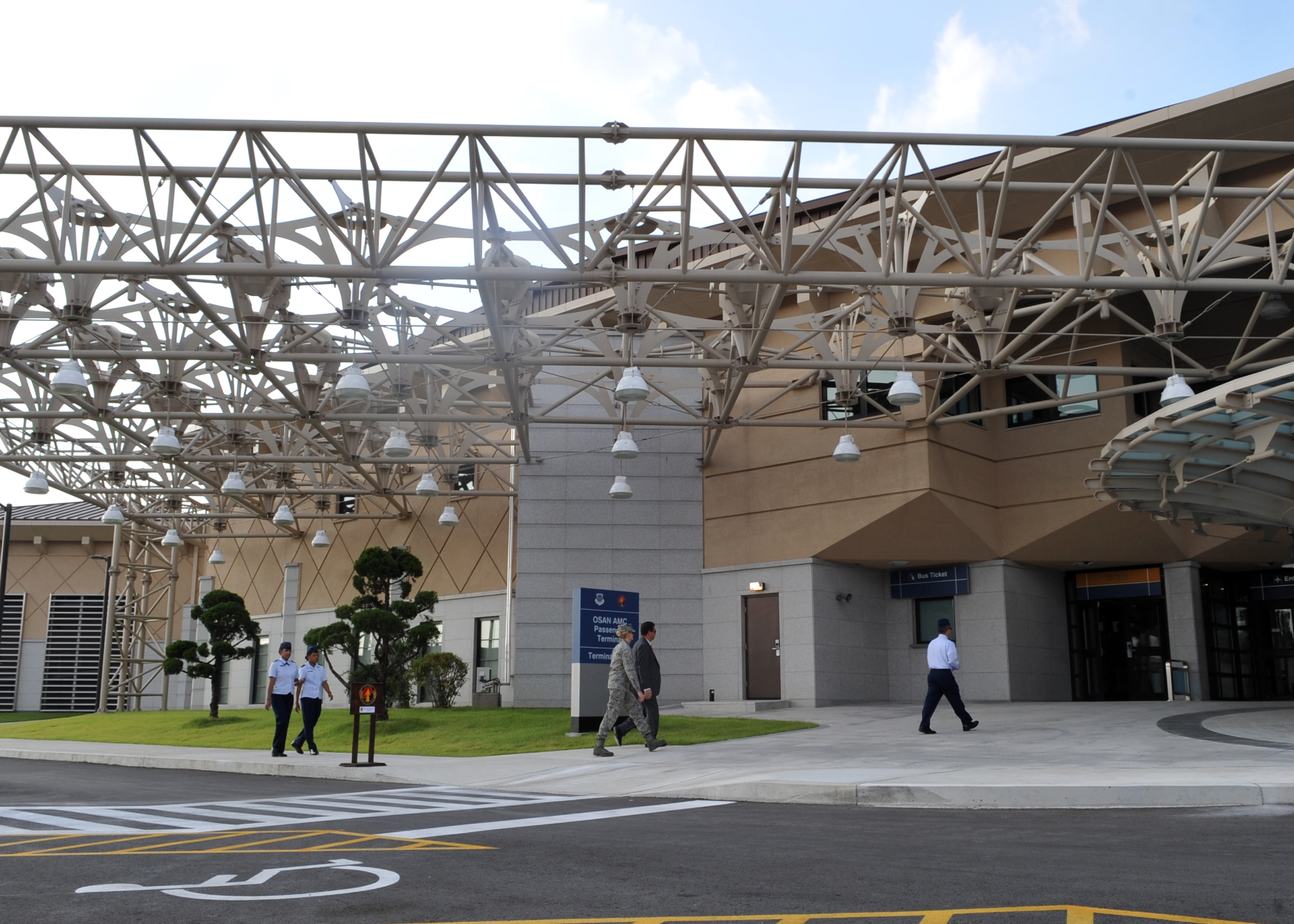 New passenger terminal opens at Osan > Osan Air Base > Article Display