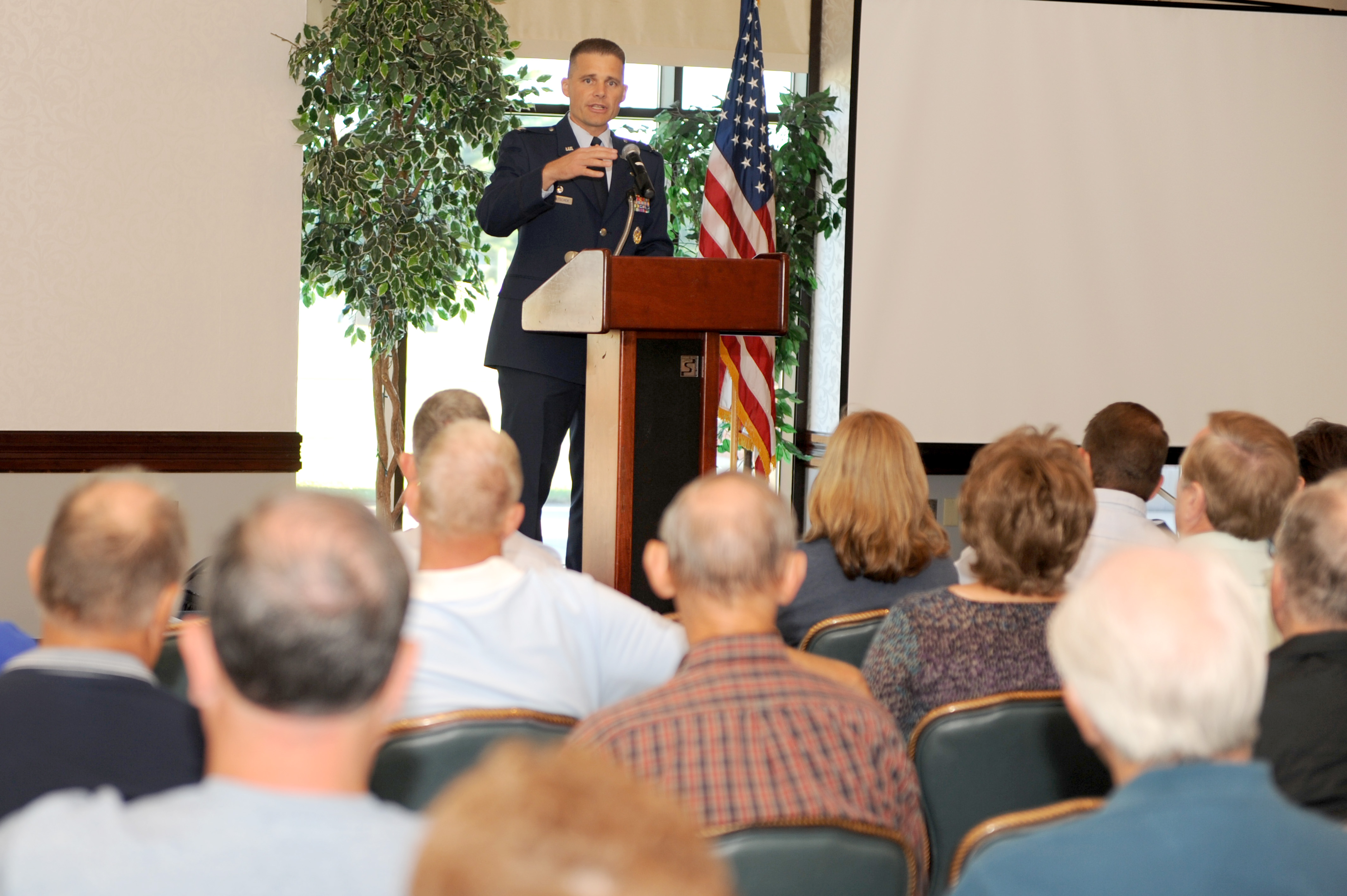 Retirees stay connected at appreciation day > Scott Air Force Base ...