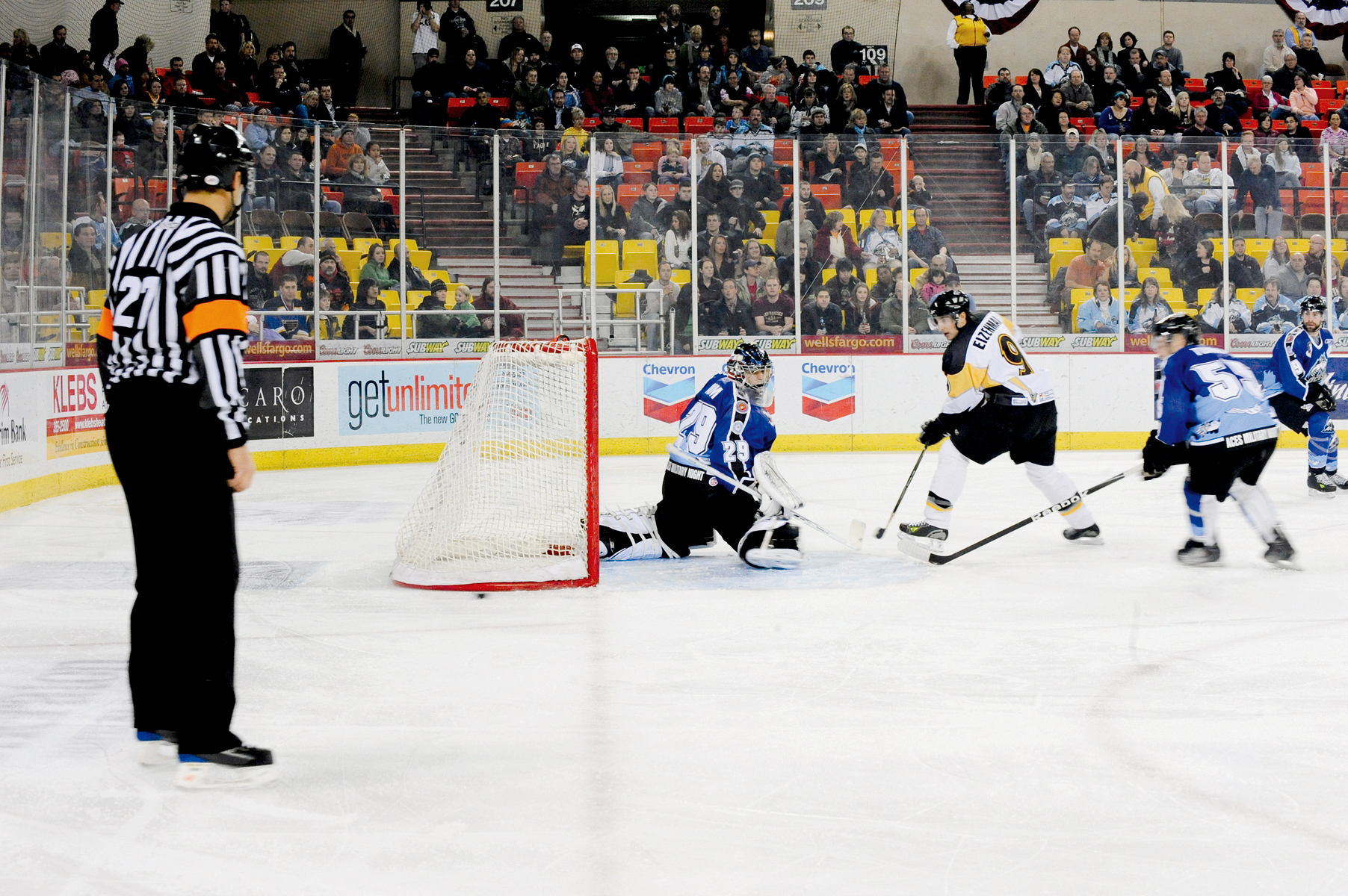 Alaska Aces offer local pro hockey action > Pacific Air Forces ...