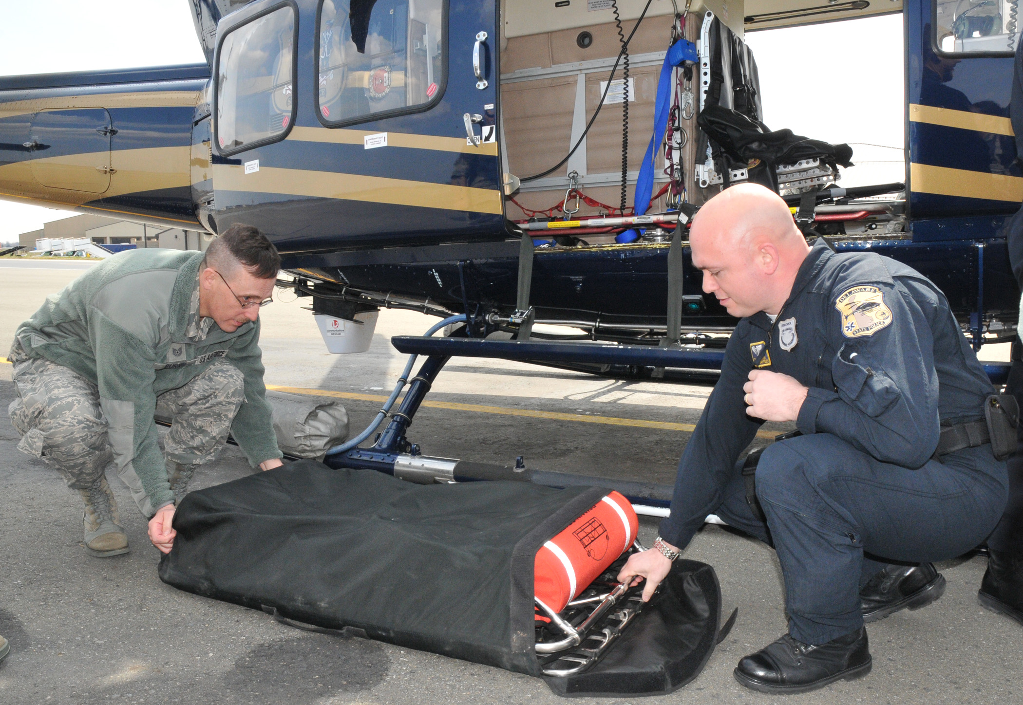 Reserve medics train with Delaware State Police aero-medical unit > Air ...