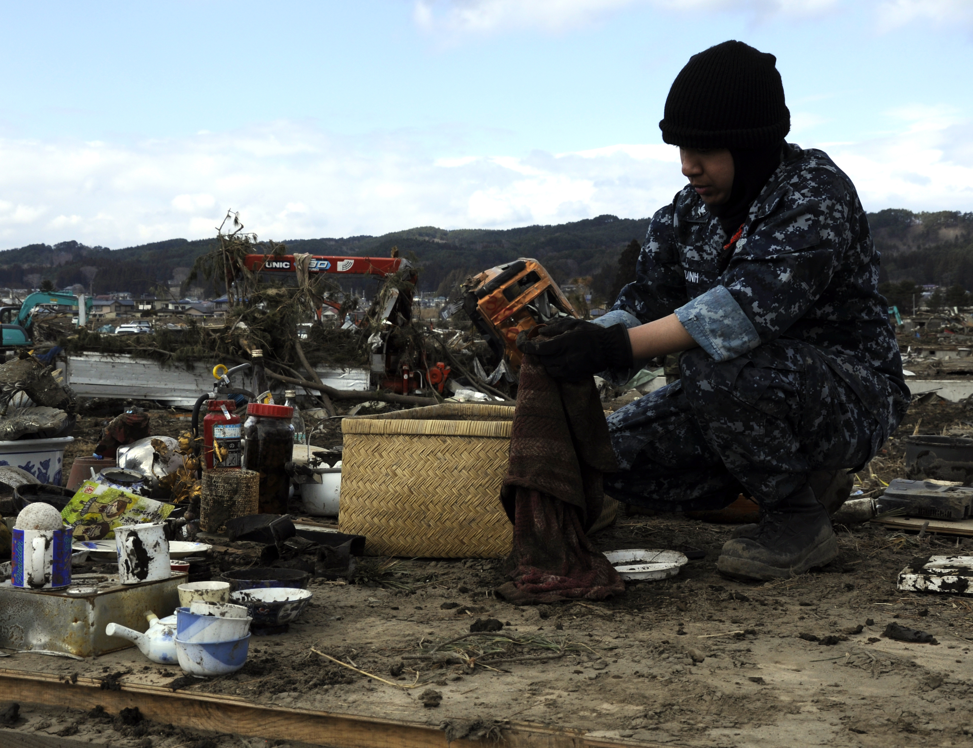 Photo essay: Military volunteers assist tsunami-struck village