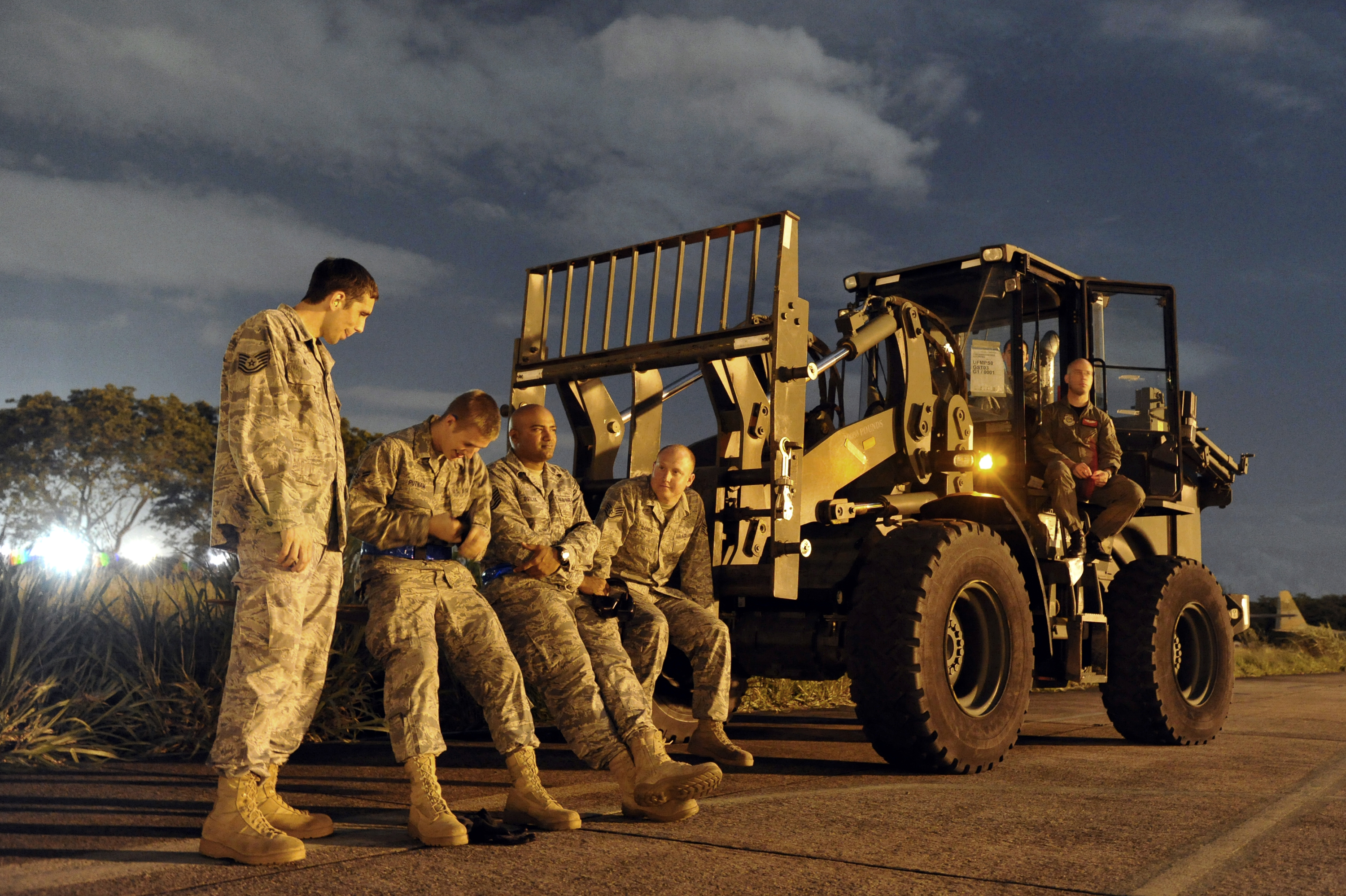 CRW Airmen support South American presidential visit > Air Mobility ...