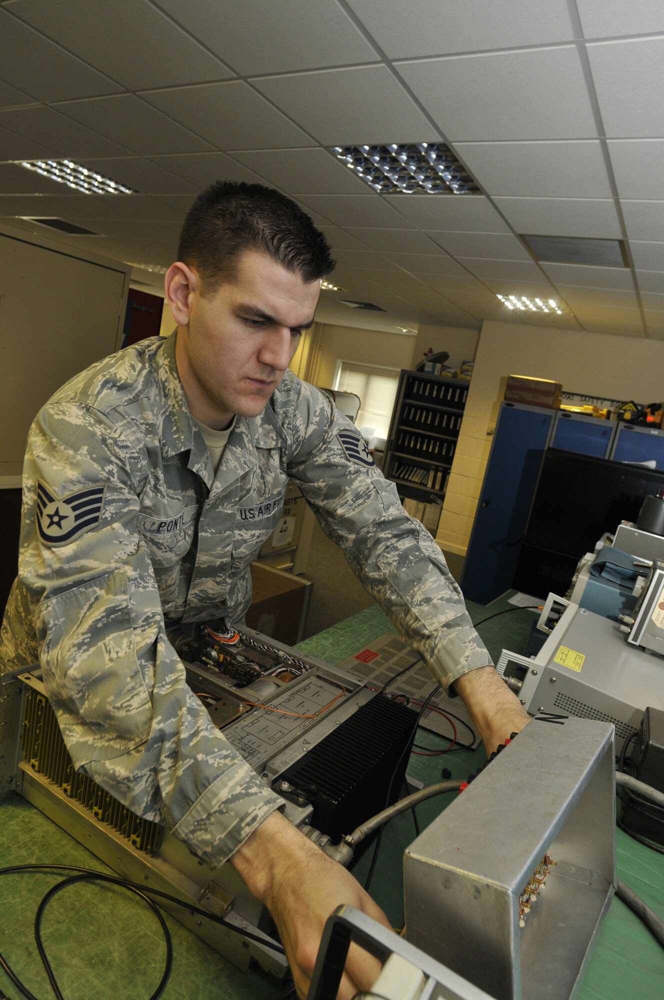 Airfield Systems technician displays "Excellence in All We Do' > Royal ...