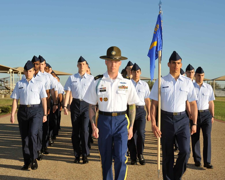 Army drill sergeant pushes BMT flight > U.S. Air Force > Article Display
