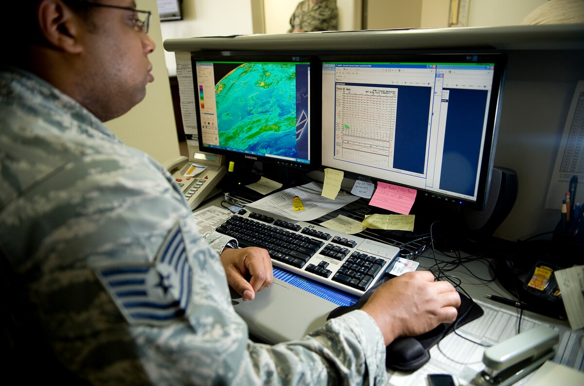 374th OSS weather flight keeps Yokota informed > Pacific Air Forces ...