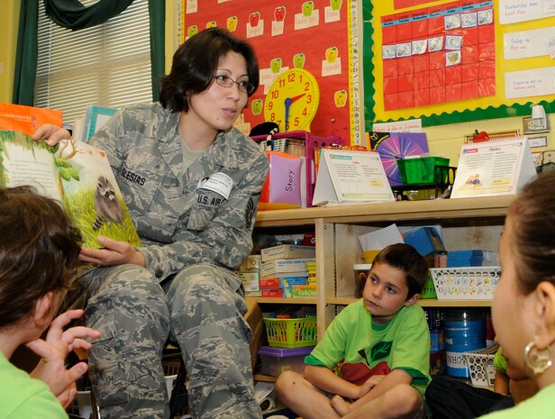 JBSA members read to local students