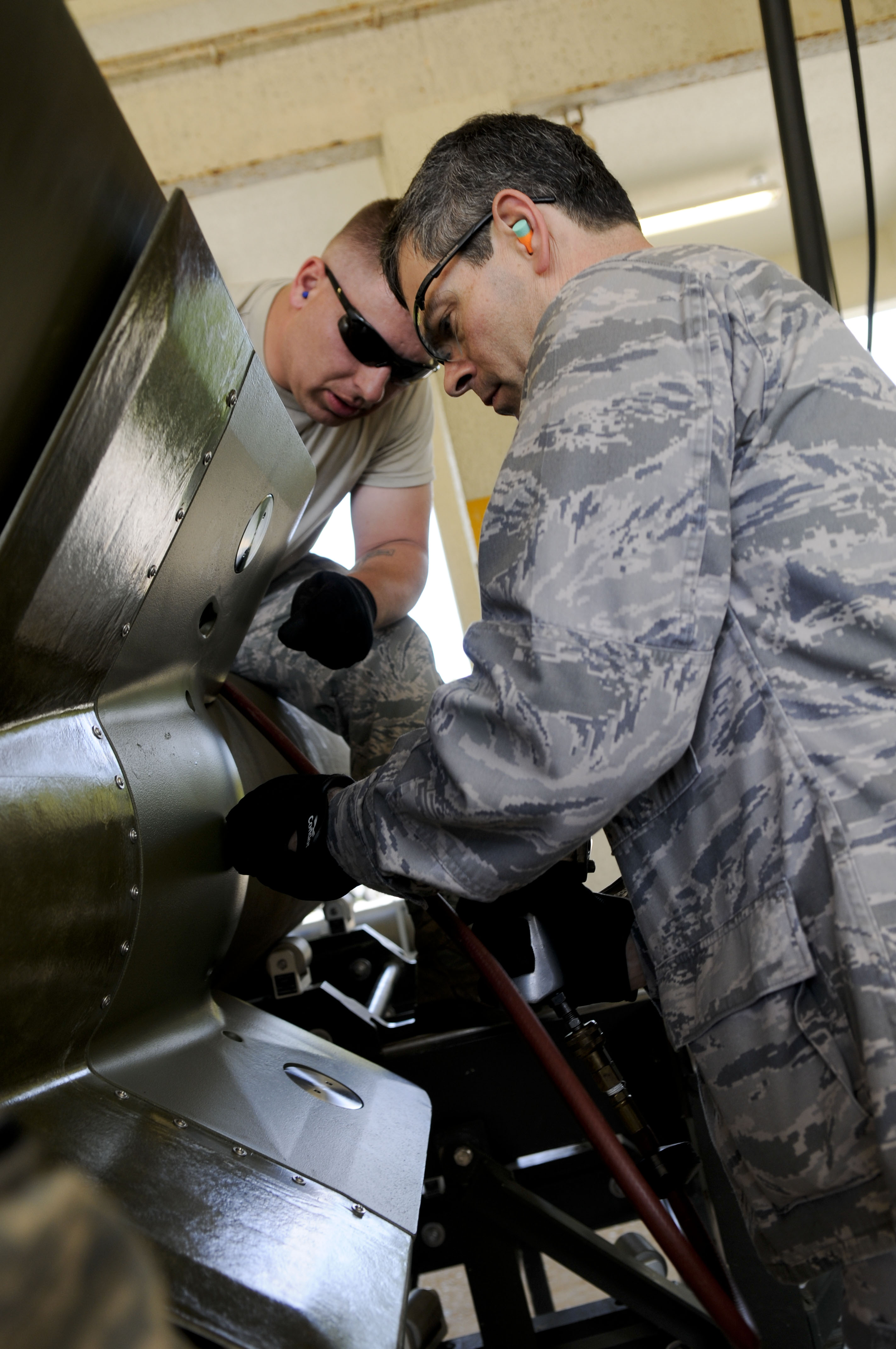 AMMO troops teach what it takes to build bombs > Kadena Air Base ...