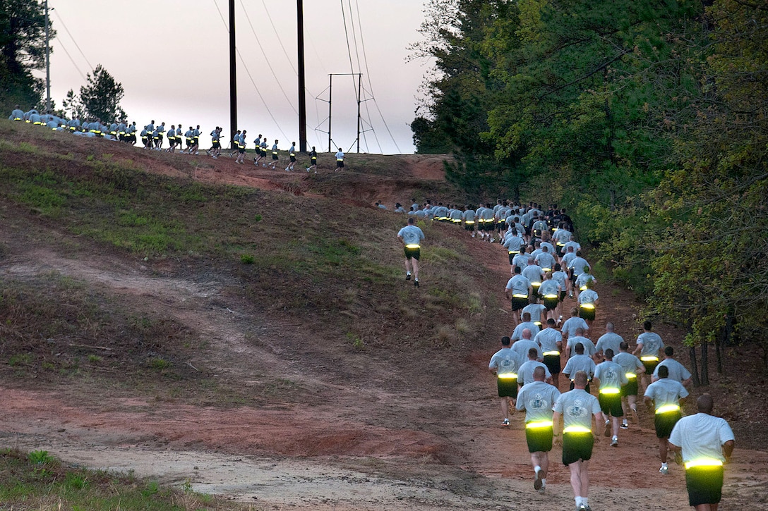 More than 150 U.S. Army airborne officers complete a seven-mile run ...