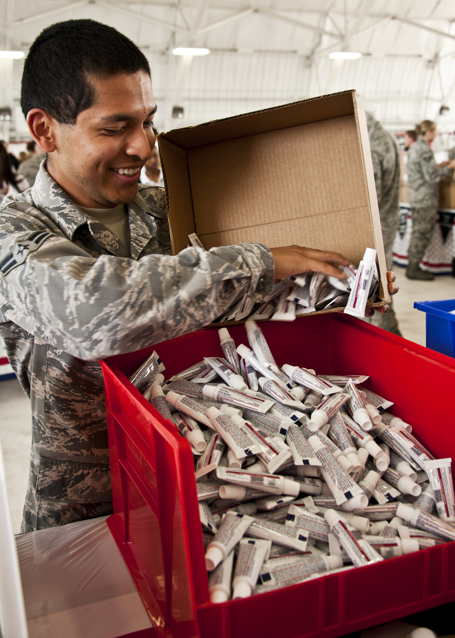 Jack Daniel's/USO toasts Eglin troops > Eglin Air Force Base > News