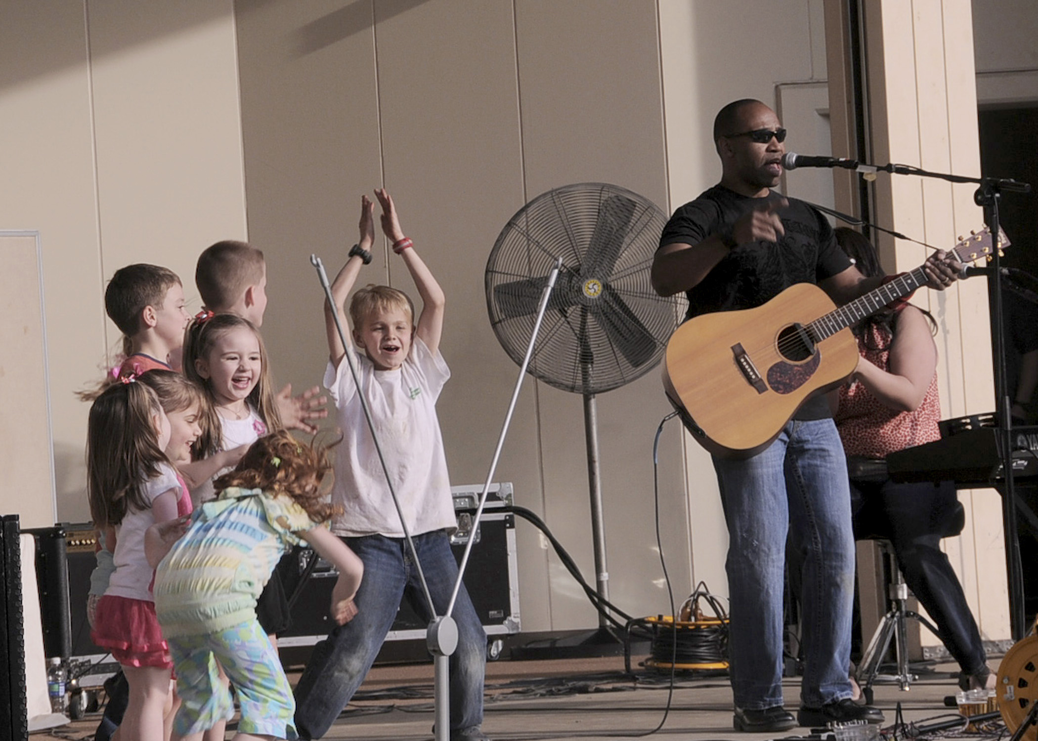 Yokota community comes together to aid Japan in rockin' way > Air Force ...