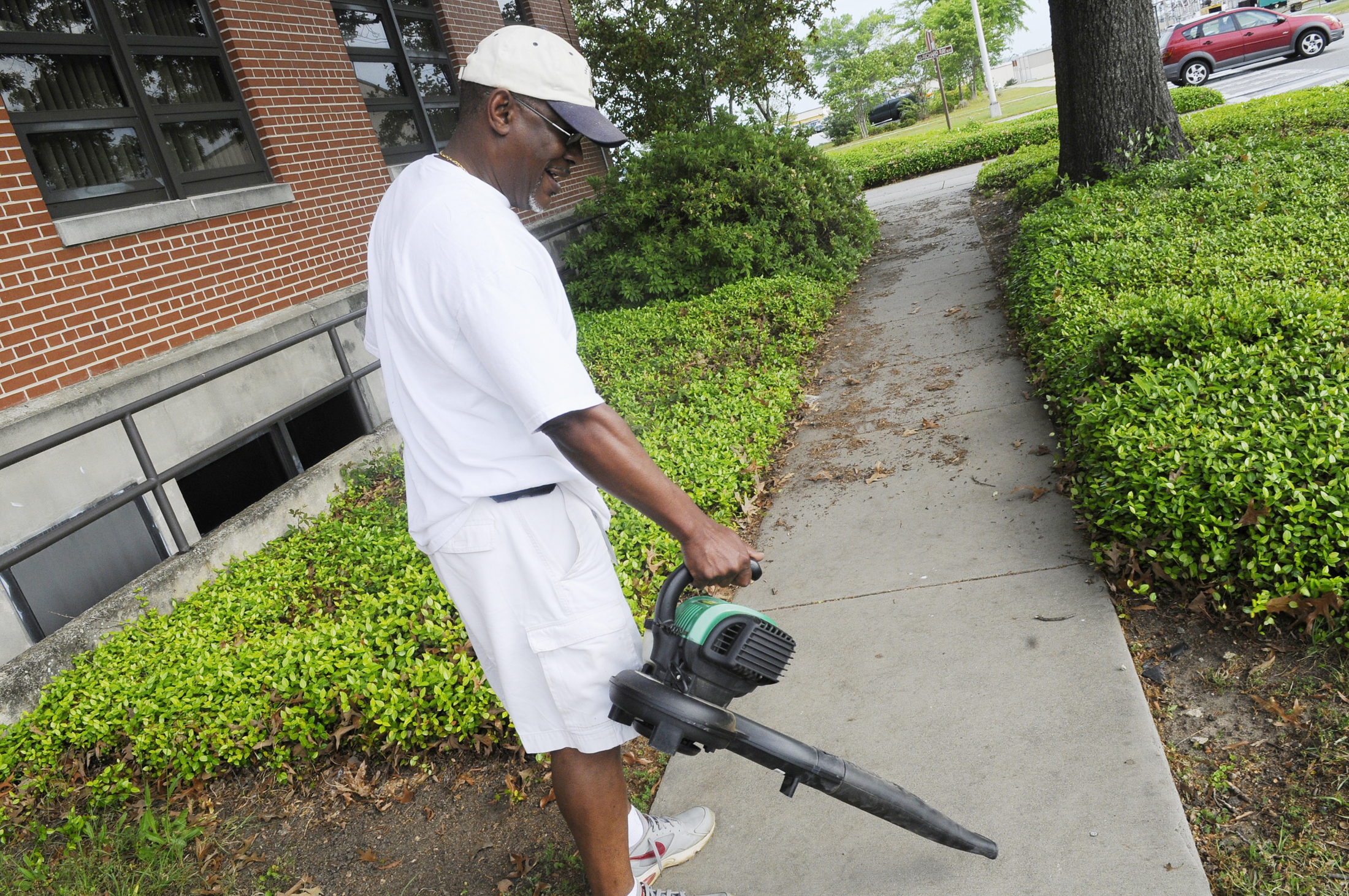 Team Robins pitches in to clean up base > Robins Air Force Base ...