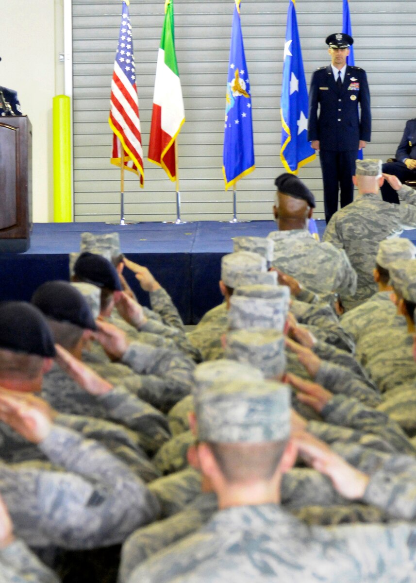 31st Fighter Wing commander passes the torch > Aviano Air Base > Display