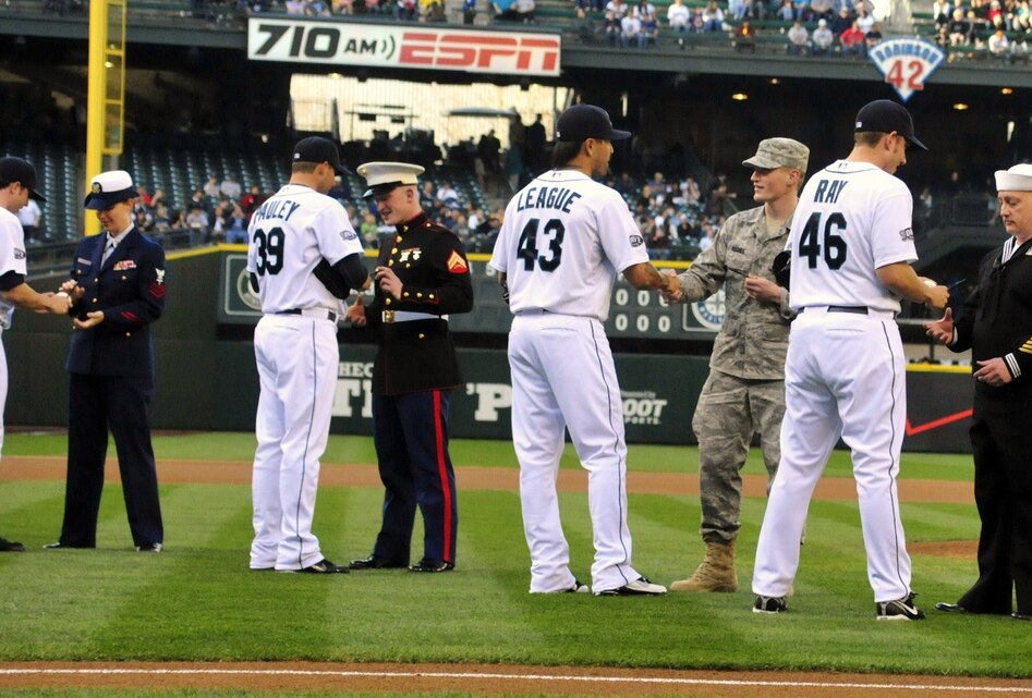 Photo essay: Seattle Mariners celebrate military > Marine Corps Base ...