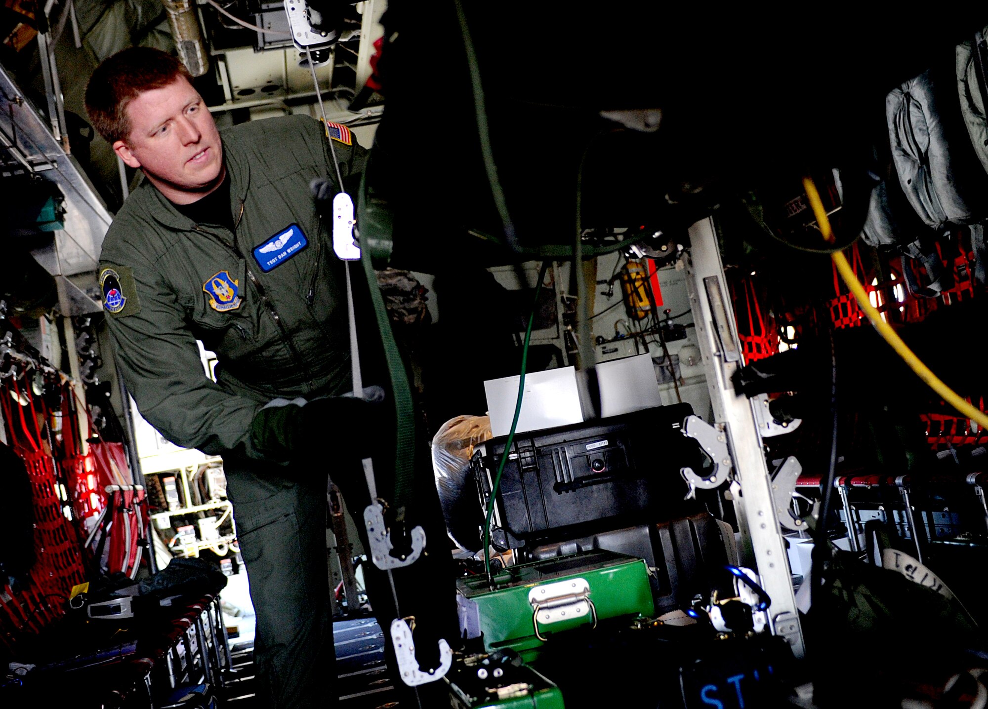 932nd Airlift Wing's AES preps flight > 932nd Airlift Wing > Article ...