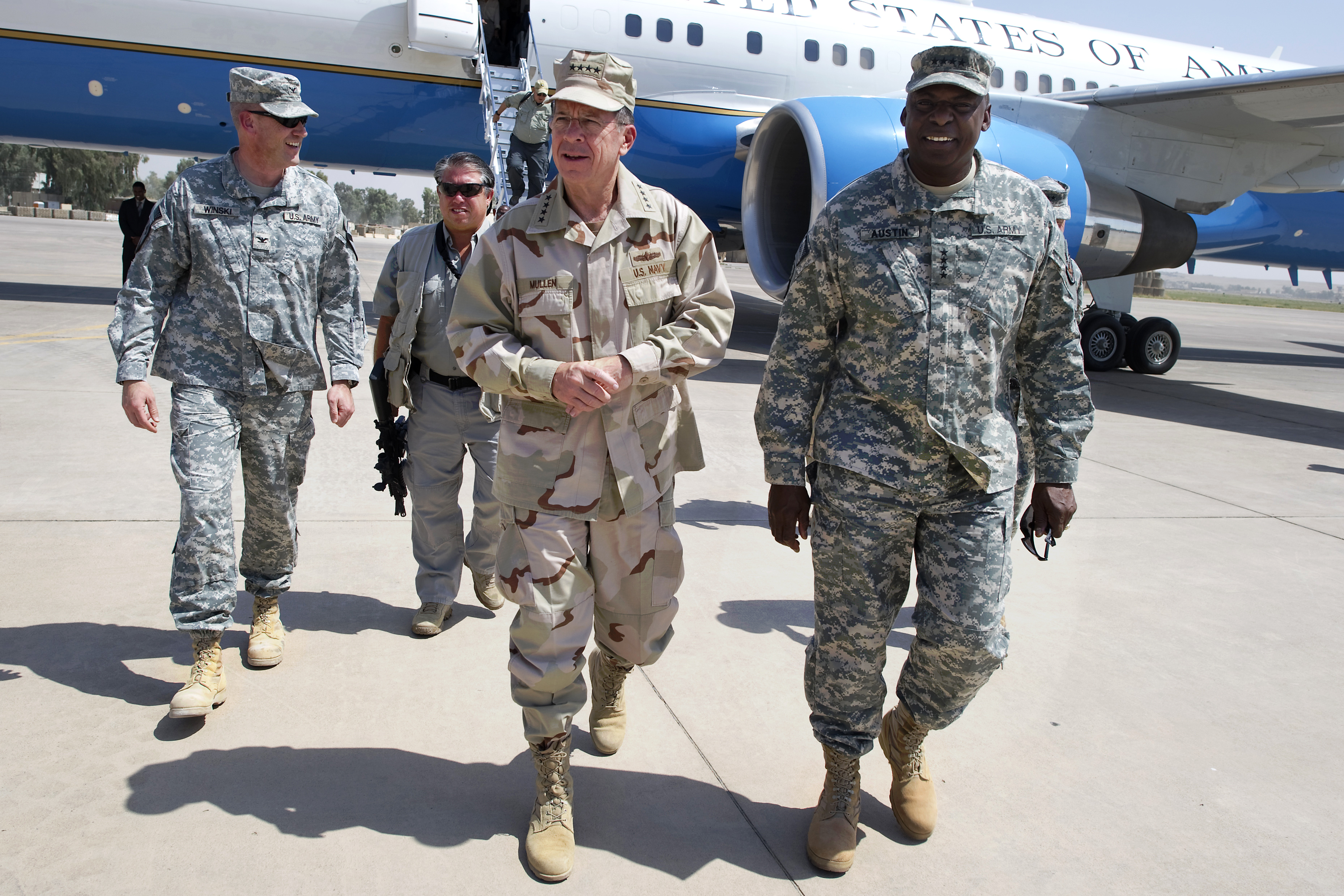 U.S. Army Gen. Lloyd Austin, commander of U.S. Forces-Iraq, greets U.S ...
