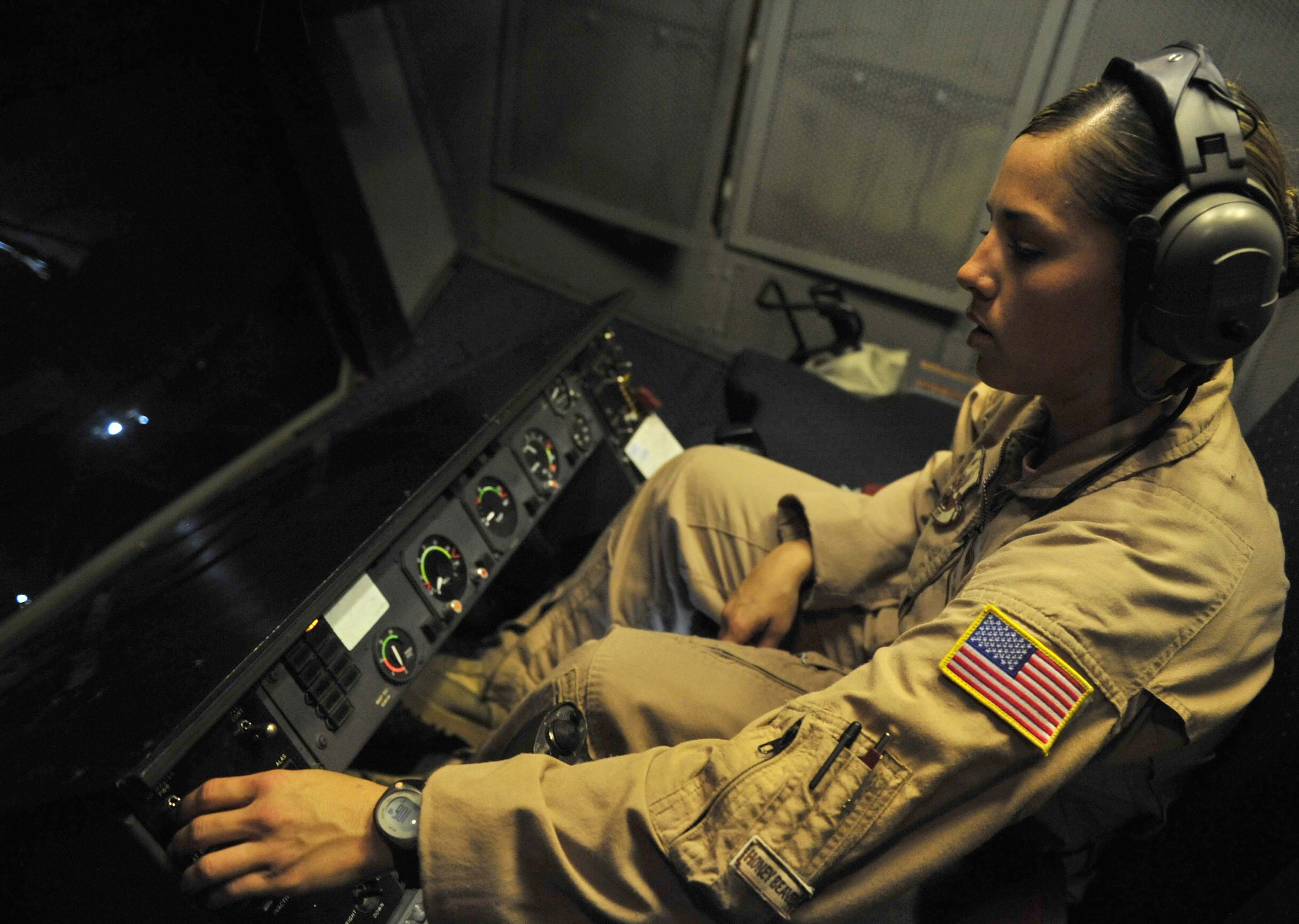 Deployed crew performs 'unmanned' air refueling > 349th Air Mobility ...