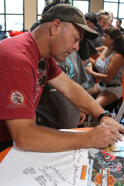 Community comes together for gunny injured in crash > Marine Corps ...