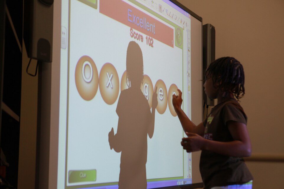 Laurel Bay educators get smart on SMART board > Marine Corps Air ...