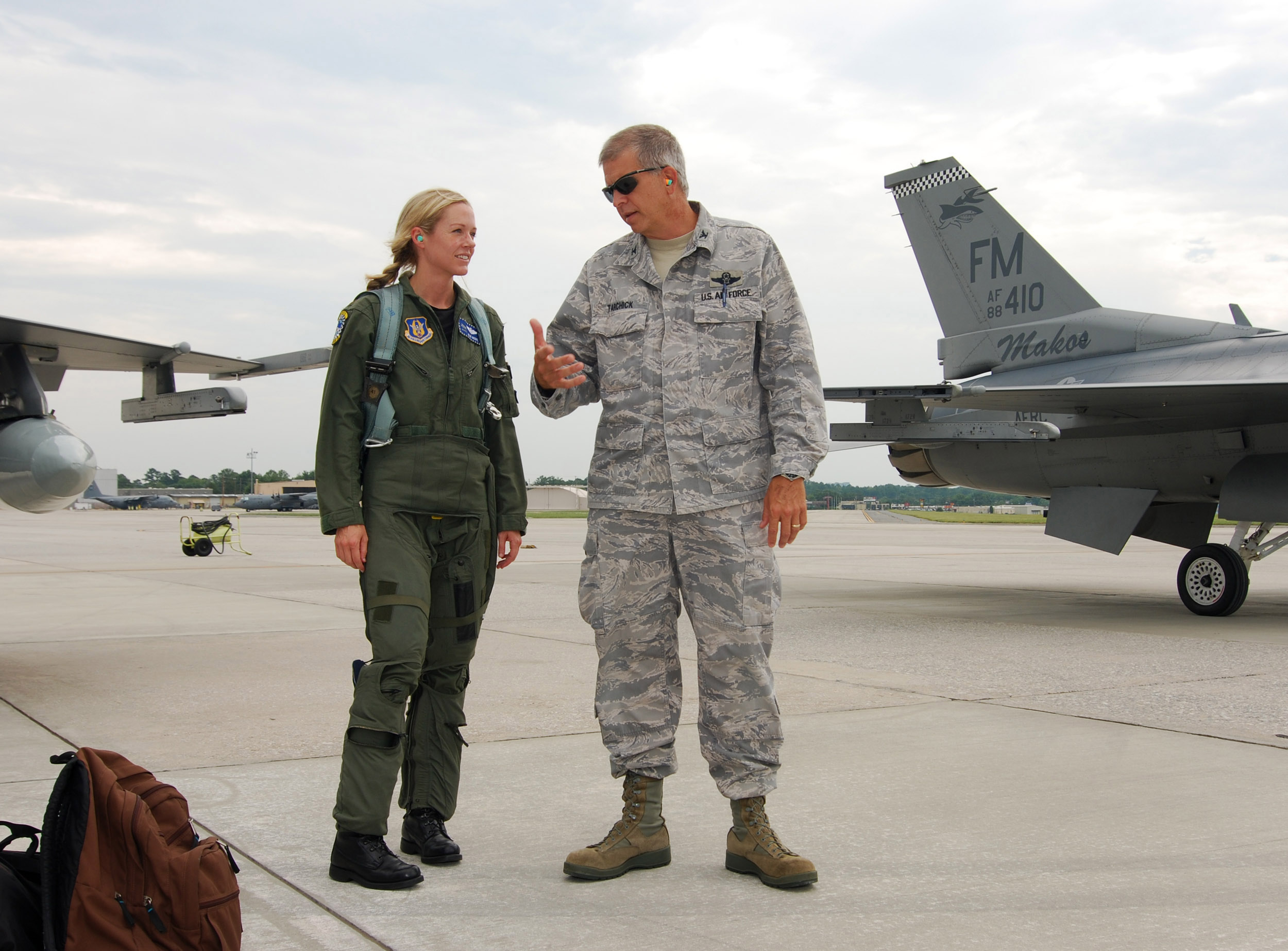 Julie Moore's Instagram, Twitter & Facebook on IDCrawl