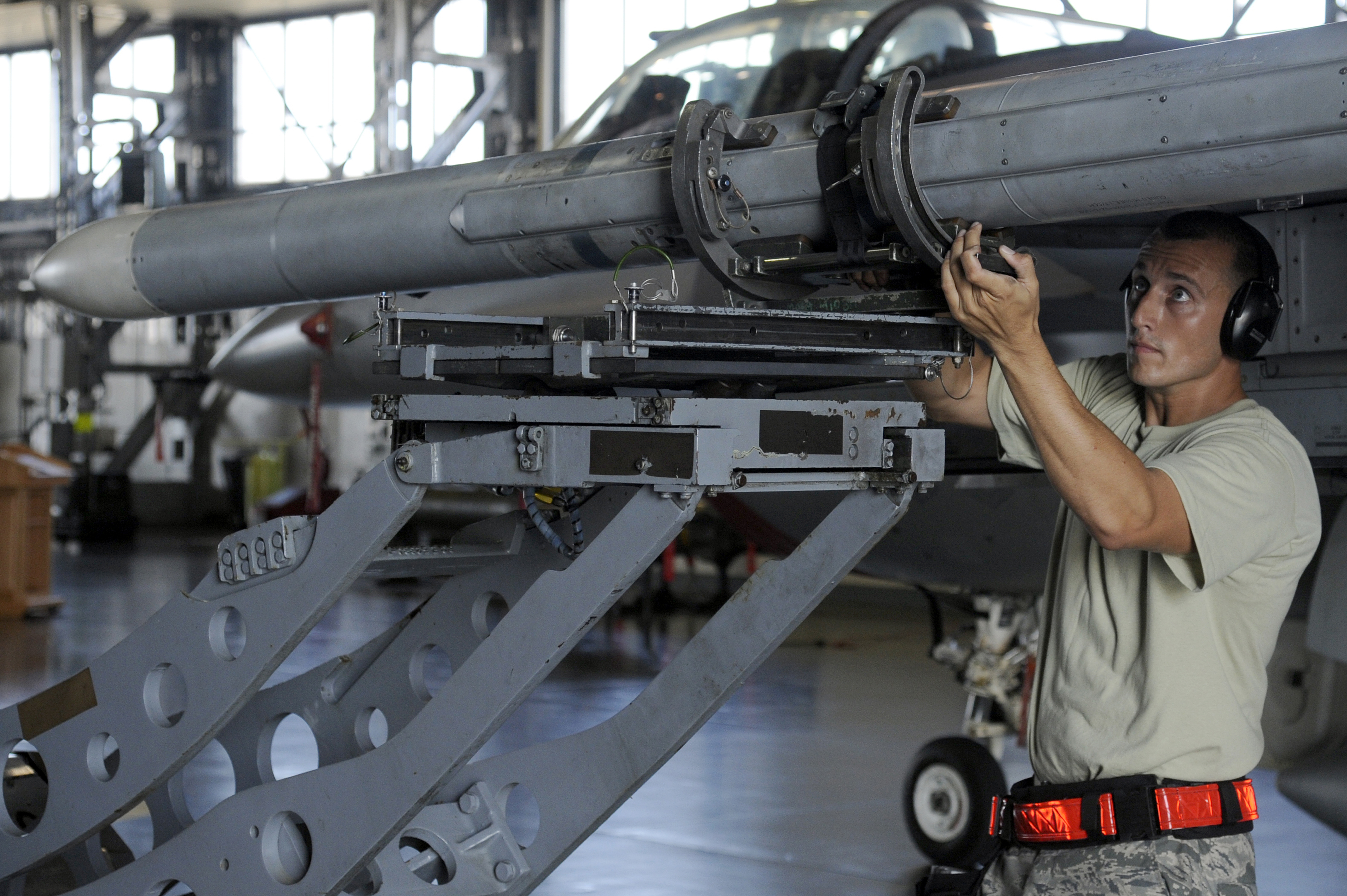 13th AMU takes on 14th AMU in load crew competition > Misawa Air Base ...