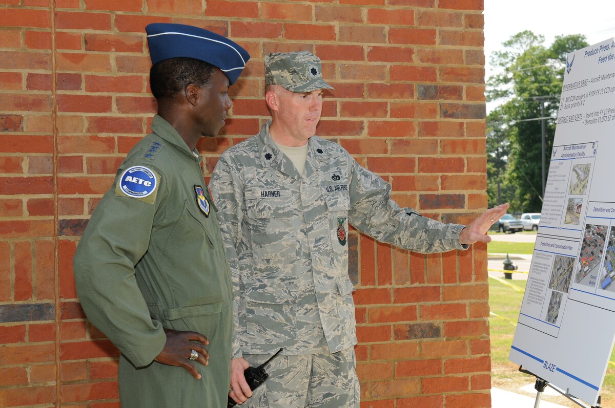 AETC commander makes first visit to CAFB > Columbus Air Force Base ...