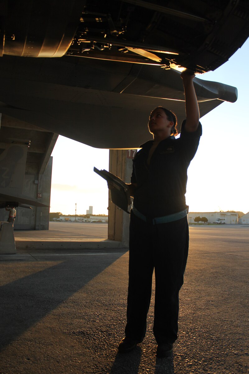 44th, 67th AMU Airmen maintain aircraft during LORE > Pacific Air ...