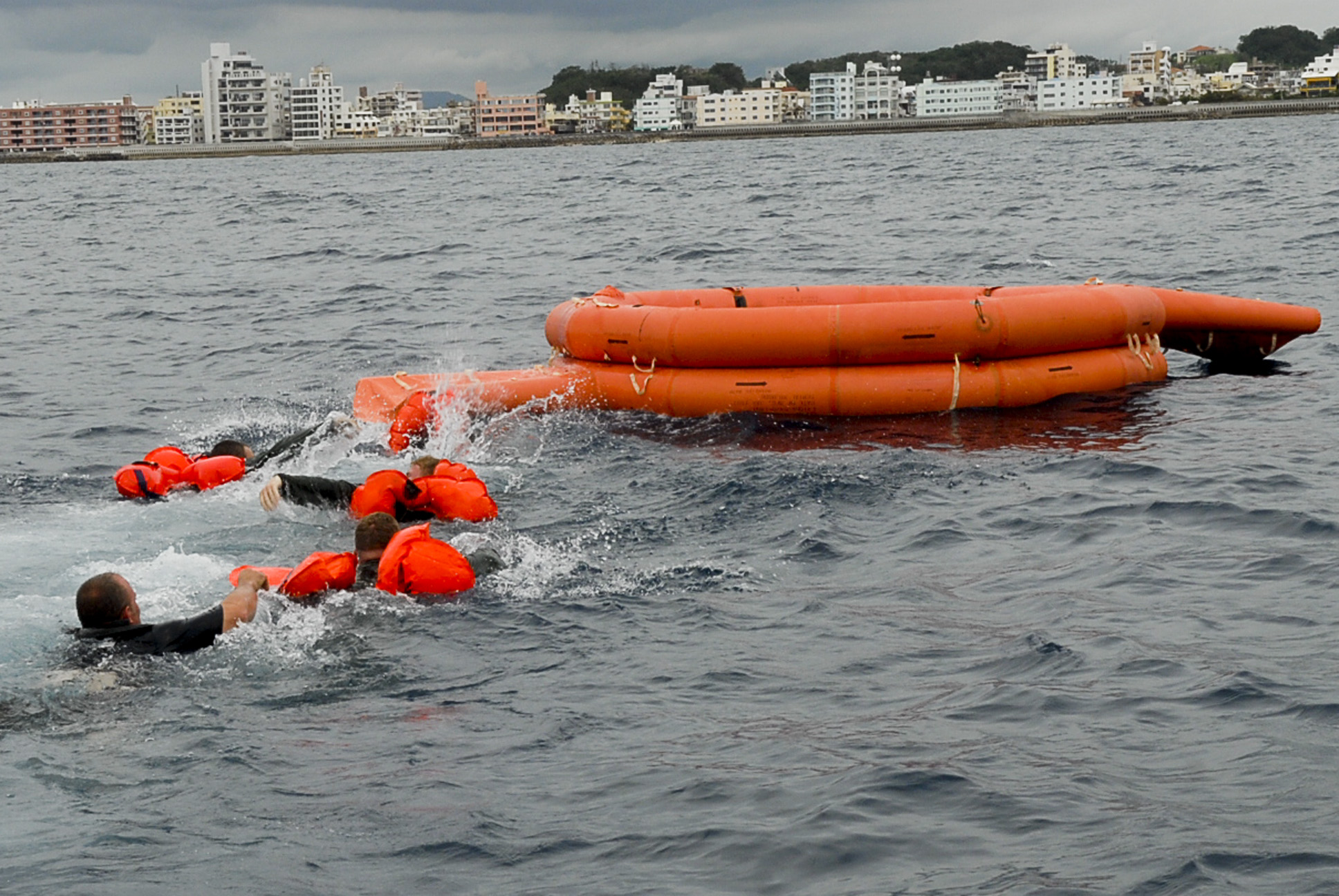 Aircrew brushes up on water survival training > Kadena Air Base > News