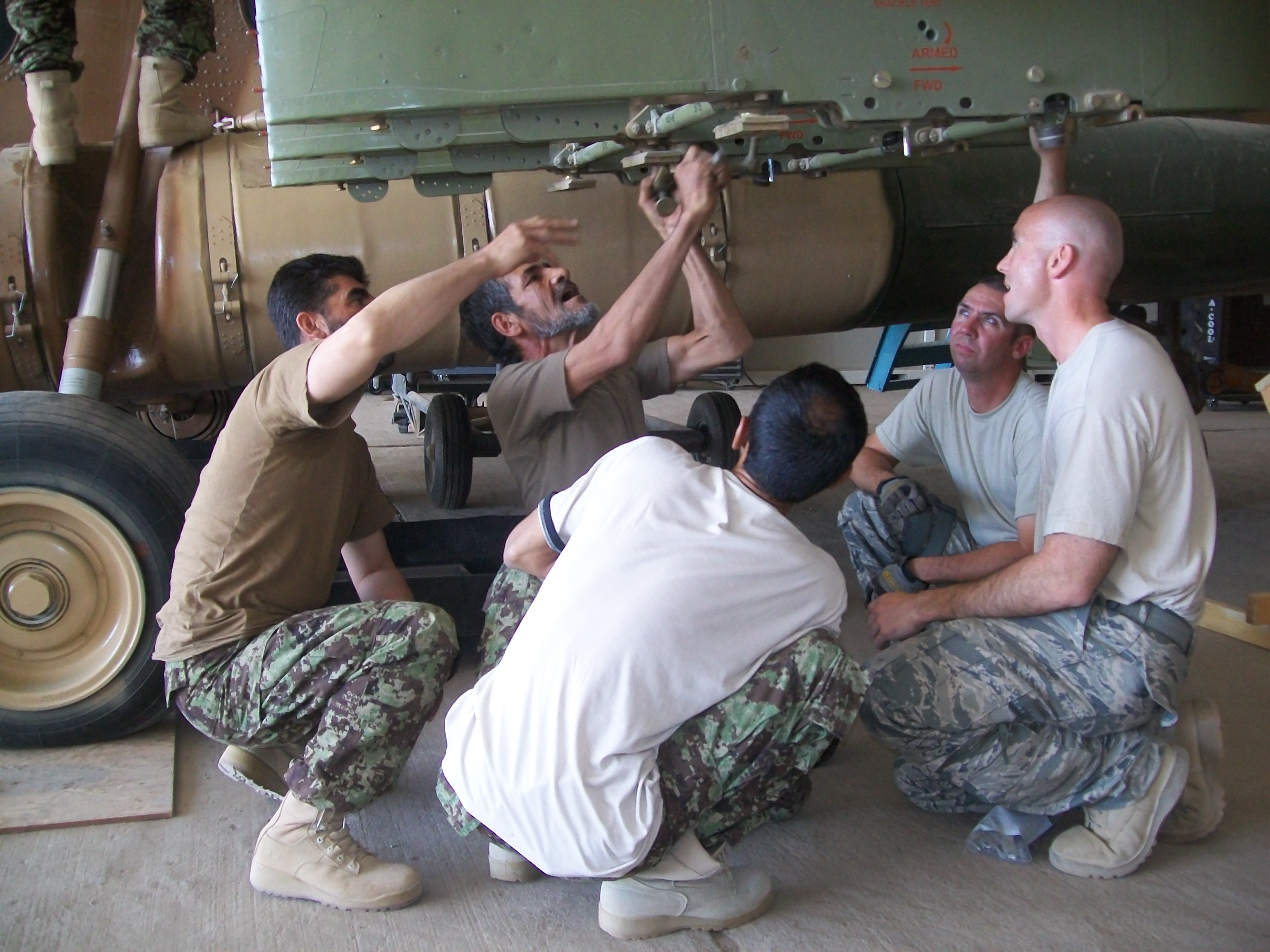 Armament experts conduct hands-on training > U.S. Air Forces Central > News