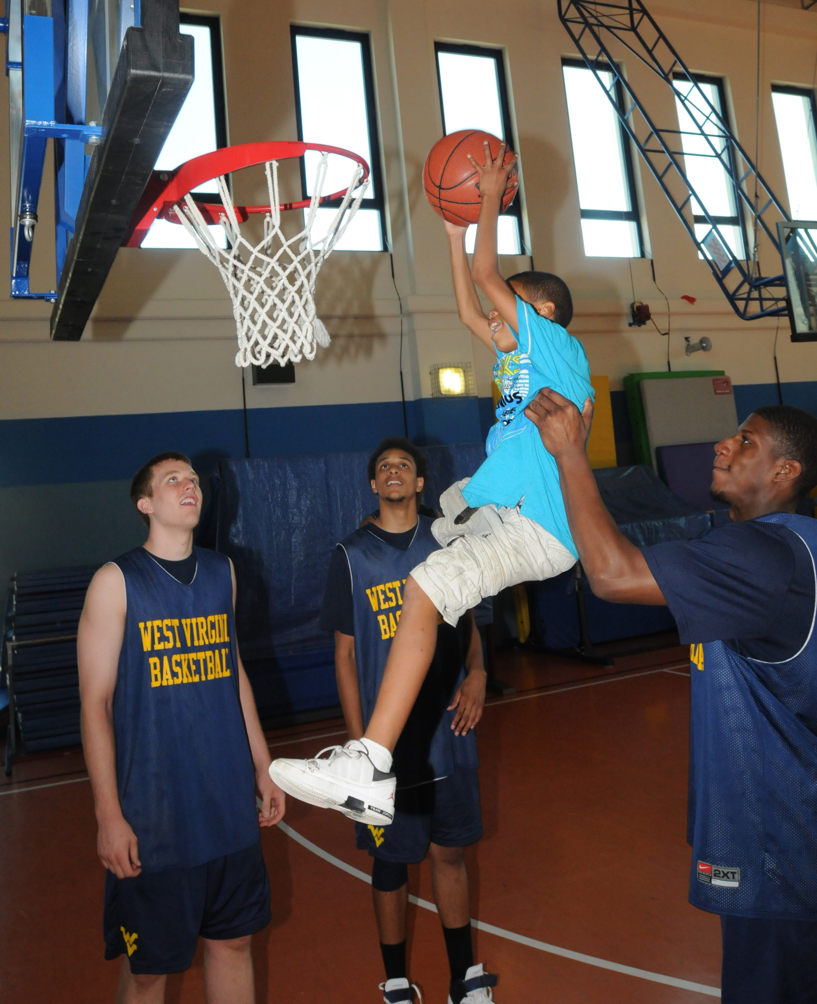 Illinois and West Virginia universities entertain Aviano > Aviano Air ...