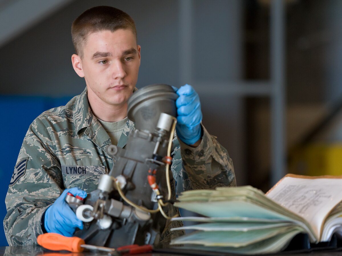 Airman of the week: Staff Sgt. Aaron Lynch > Dover Air Force Base ...