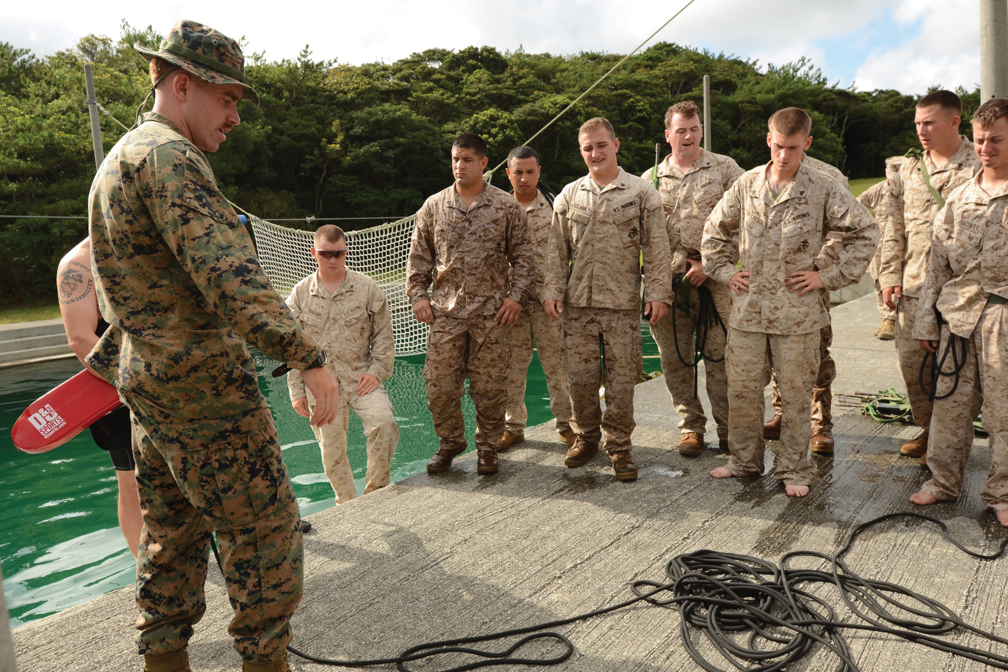 Marines develop hasty tactical water-crossing techniques > Marine Corps ...