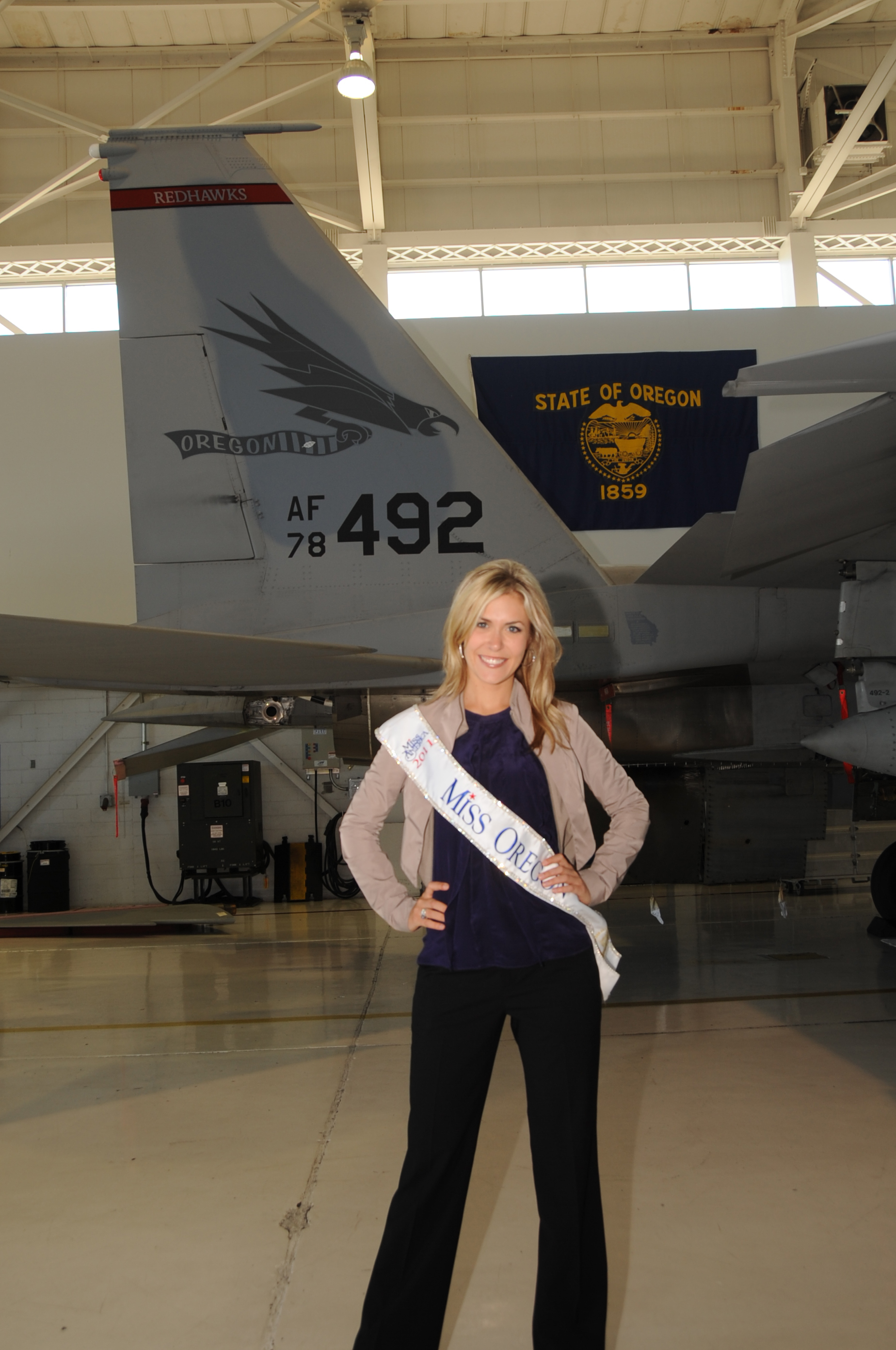 Miss Oregon 2011 Visits the 142nd Fighter Wing