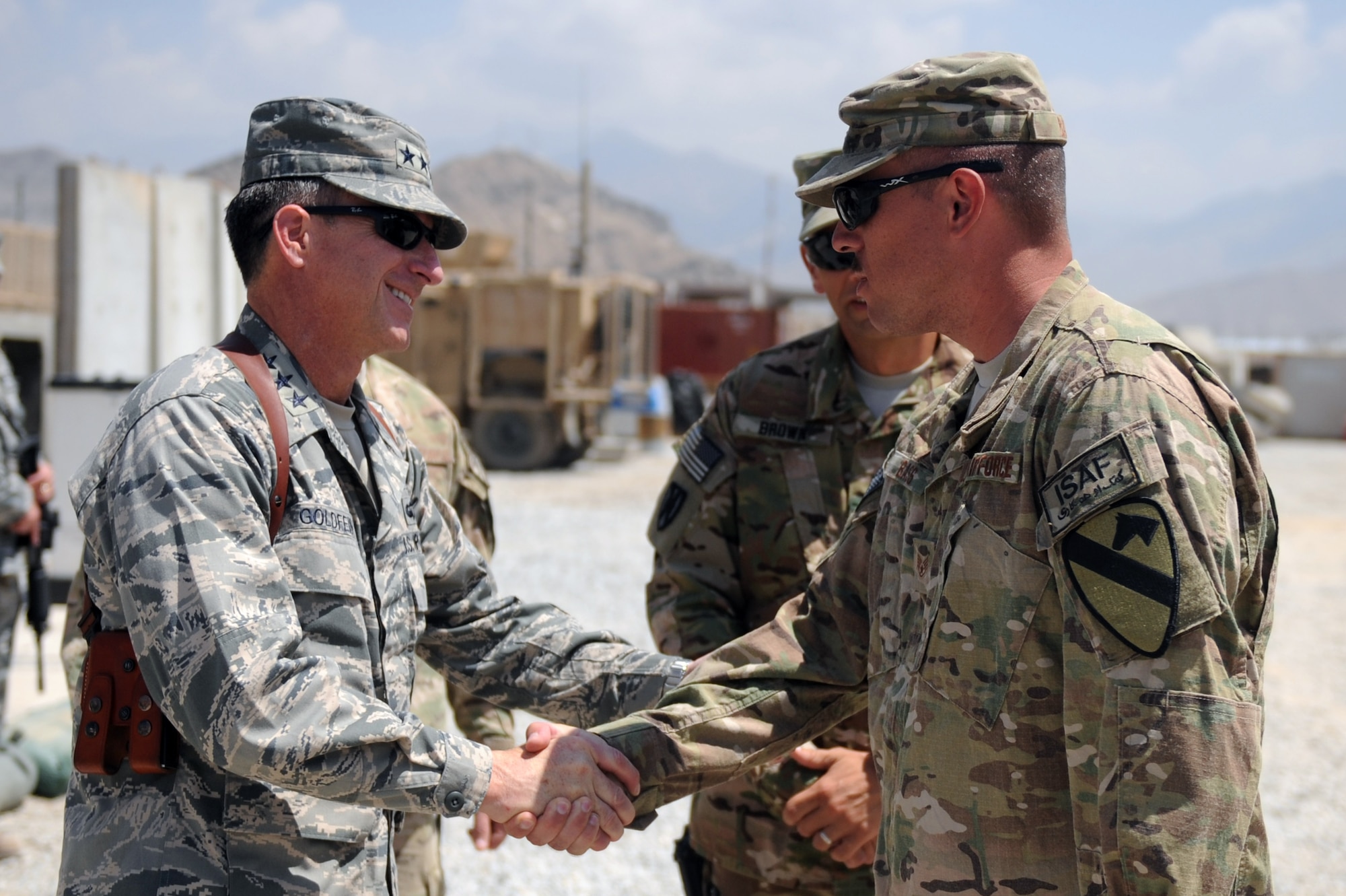 Deployed gunfighter receives recognition for force protection plan ...