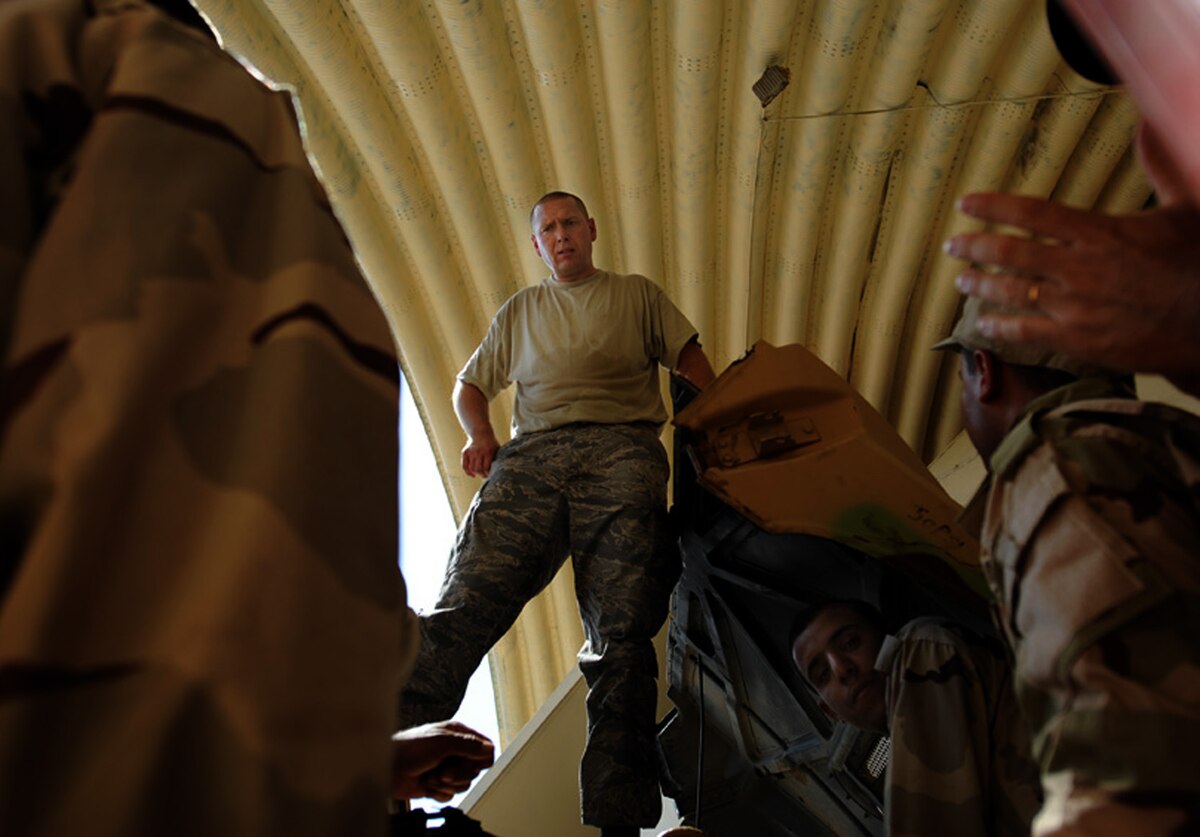 Iraqis Learn Humvee Maintenance > U.S. Air Forces Central > Display