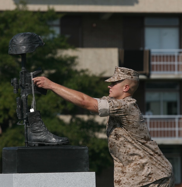2/8 honors its fallen with heavy hearts > 2nd Marine Division > Article