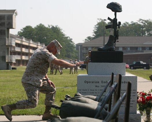 2/8 honors its fallen with heavy hearts > 2nd Marine Division > News Article Display
