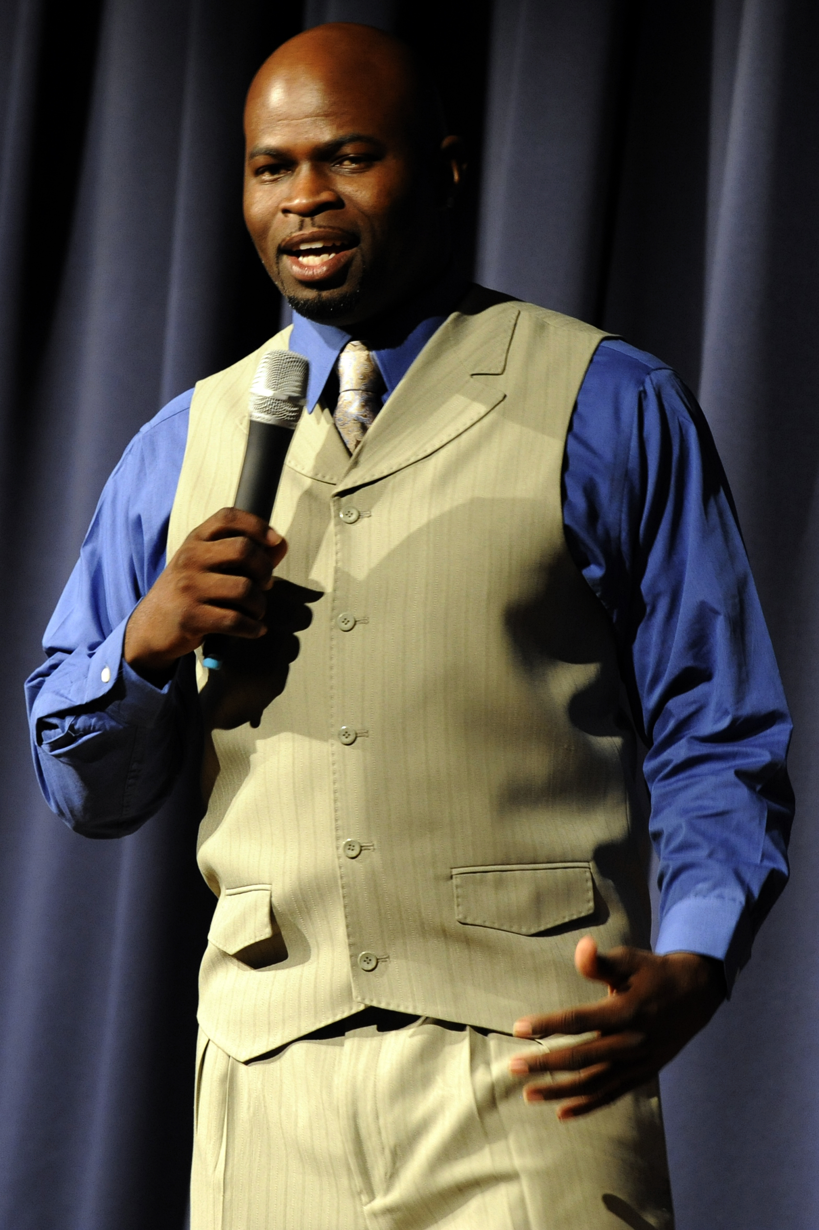 Comedians bring laughter to Misawa community > Misawa Air Base ...