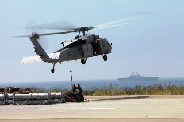 CLR-17 Marines supply USS Bonhomme Richard > 1st Marine Logistics Group ...