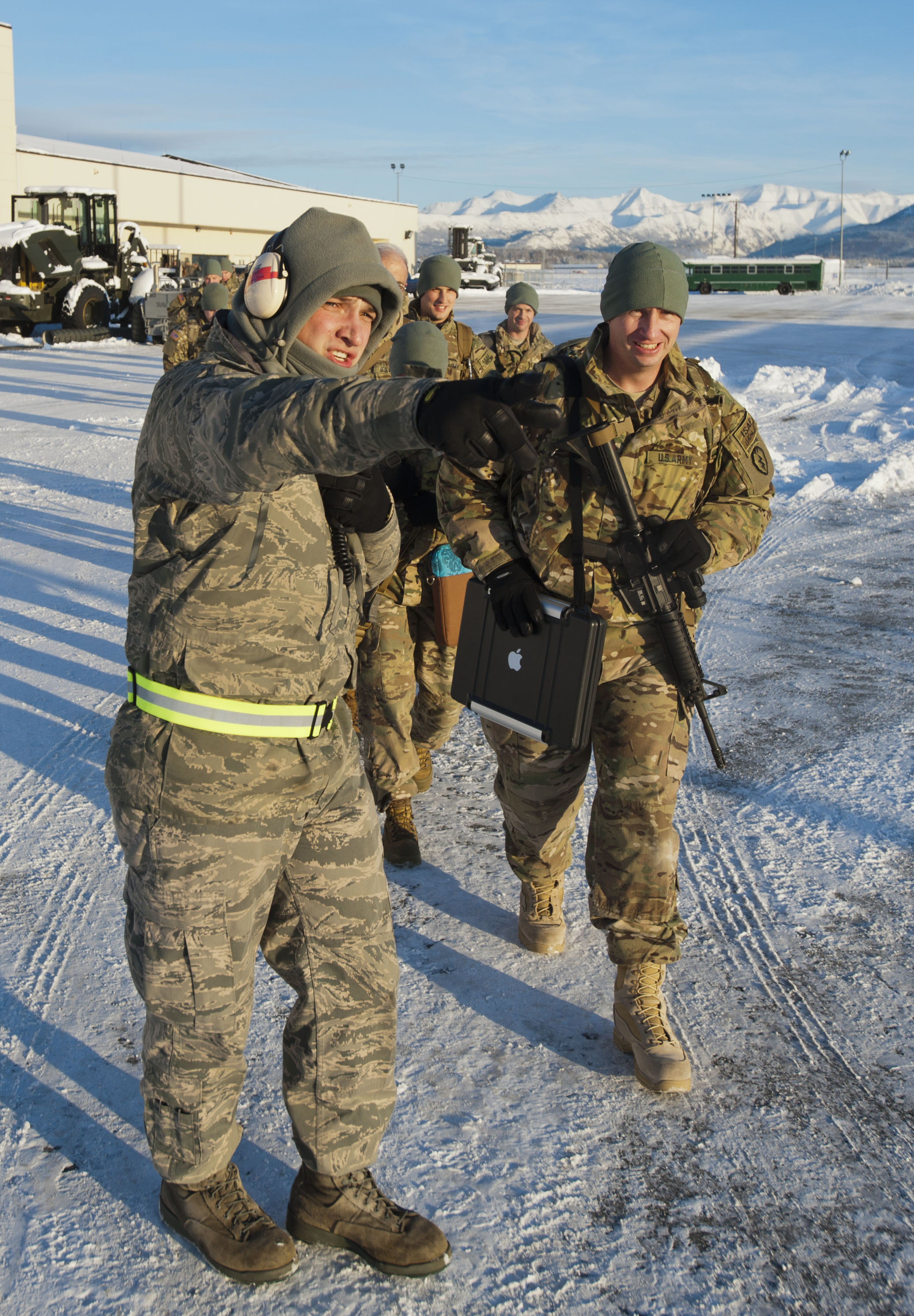 Air base wing supports airborne brigade deployment > Pacific Air Forces ...